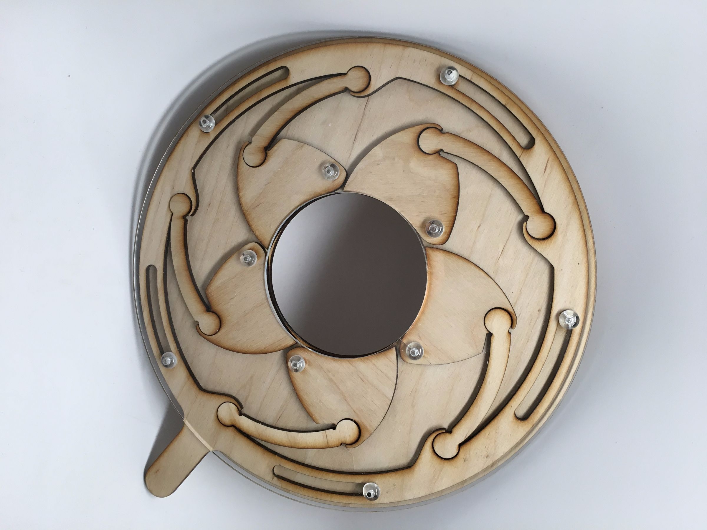 Mechanical Iris V2.0 : 5 Steps - Instructables