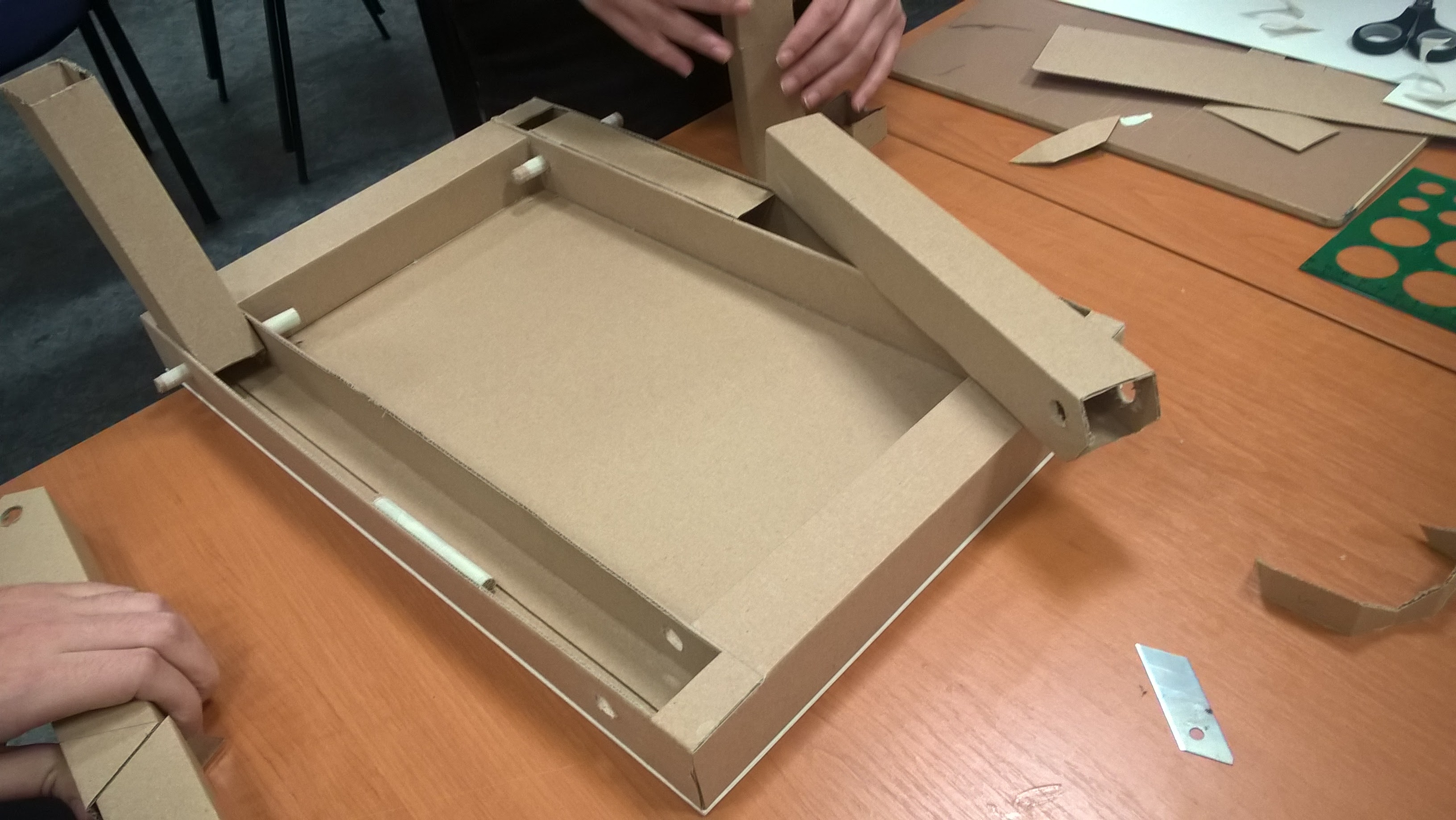 Cardboard Laptop Desk : 9 Steps (with Pictures) - Instructables