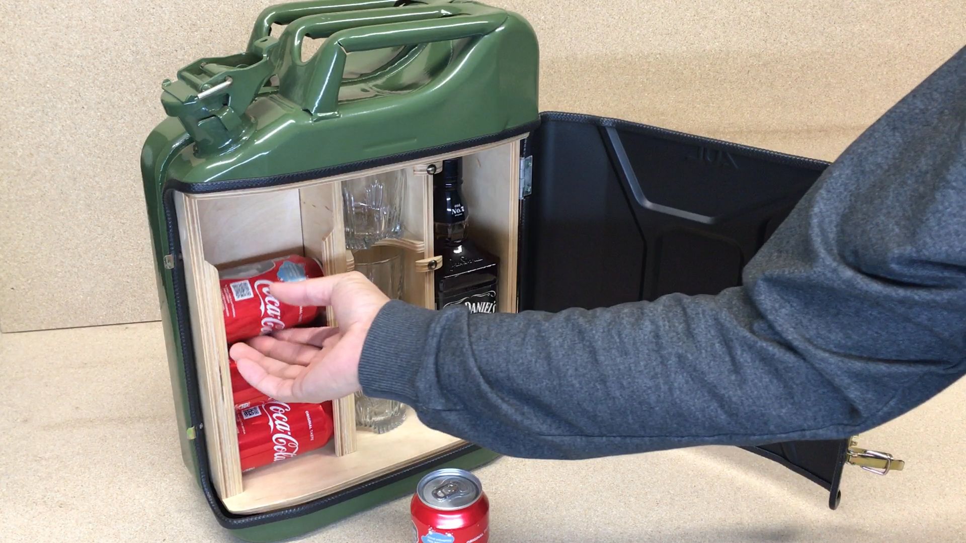 How to Make a Mini Bar From Jerry Can : 10 Steps (with Pictures ...