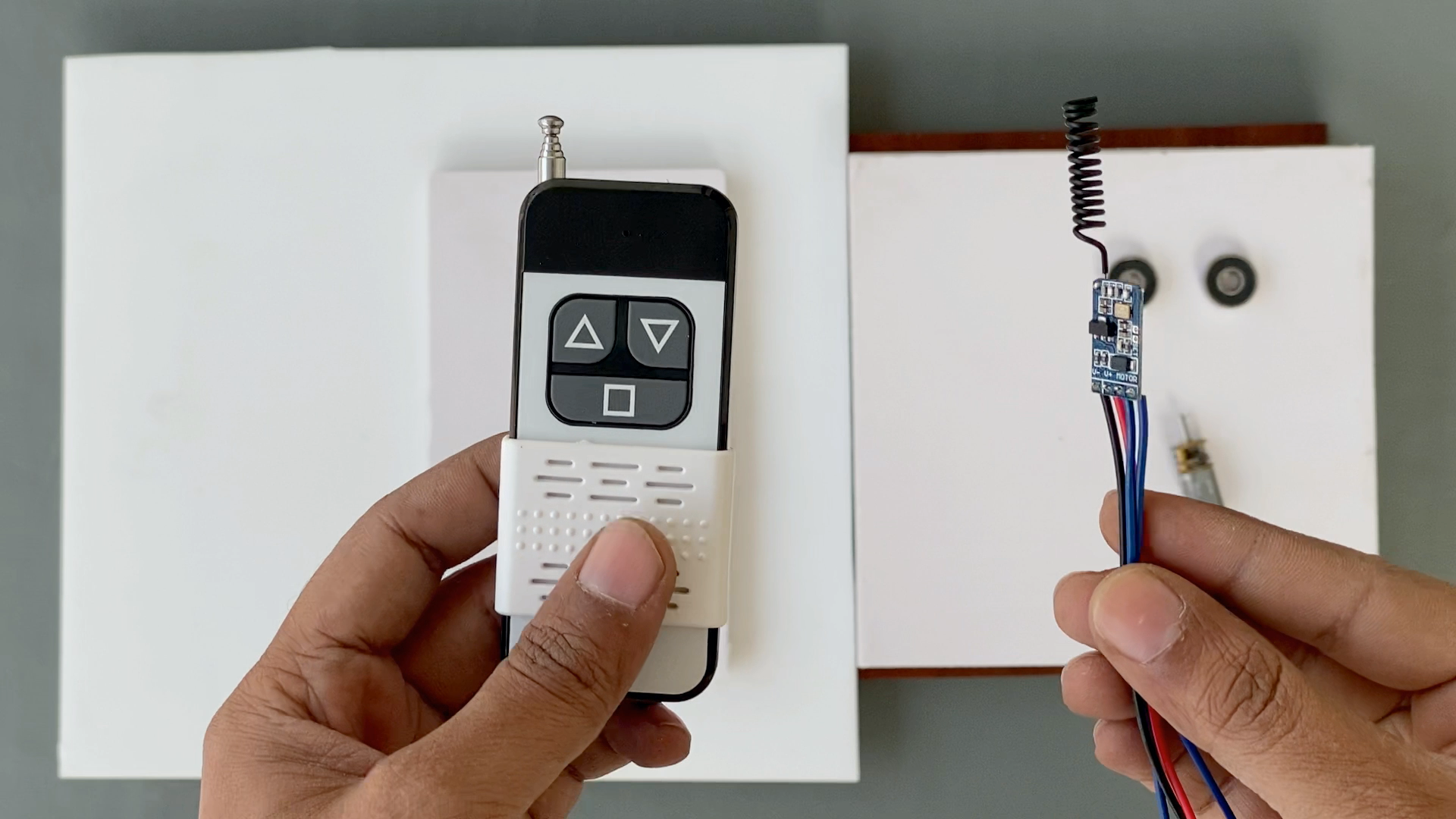 How to Make a Magical Rotating Open / Closed Sign Board : 12 Steps ...