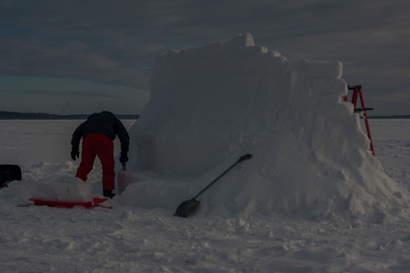 Outdoor Movie Theater With Snow Wall and Projector : 8 Steps (with ...