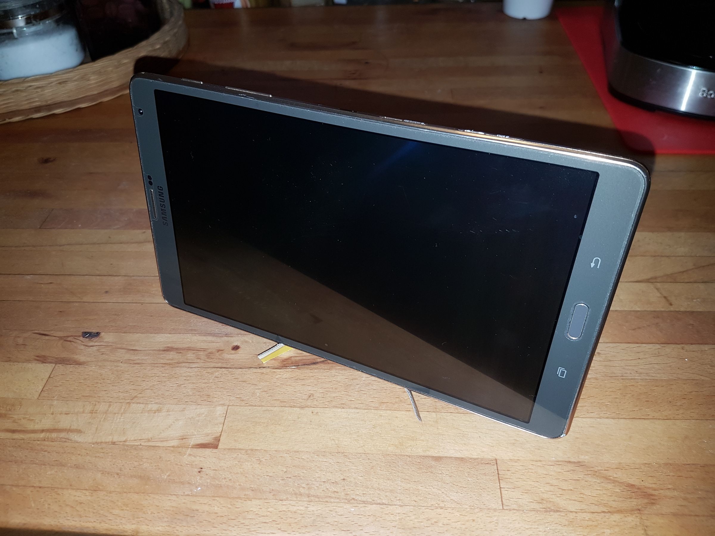 Free and Sturdy Cardboard Tablet Stand (with Pictures) - Instructables