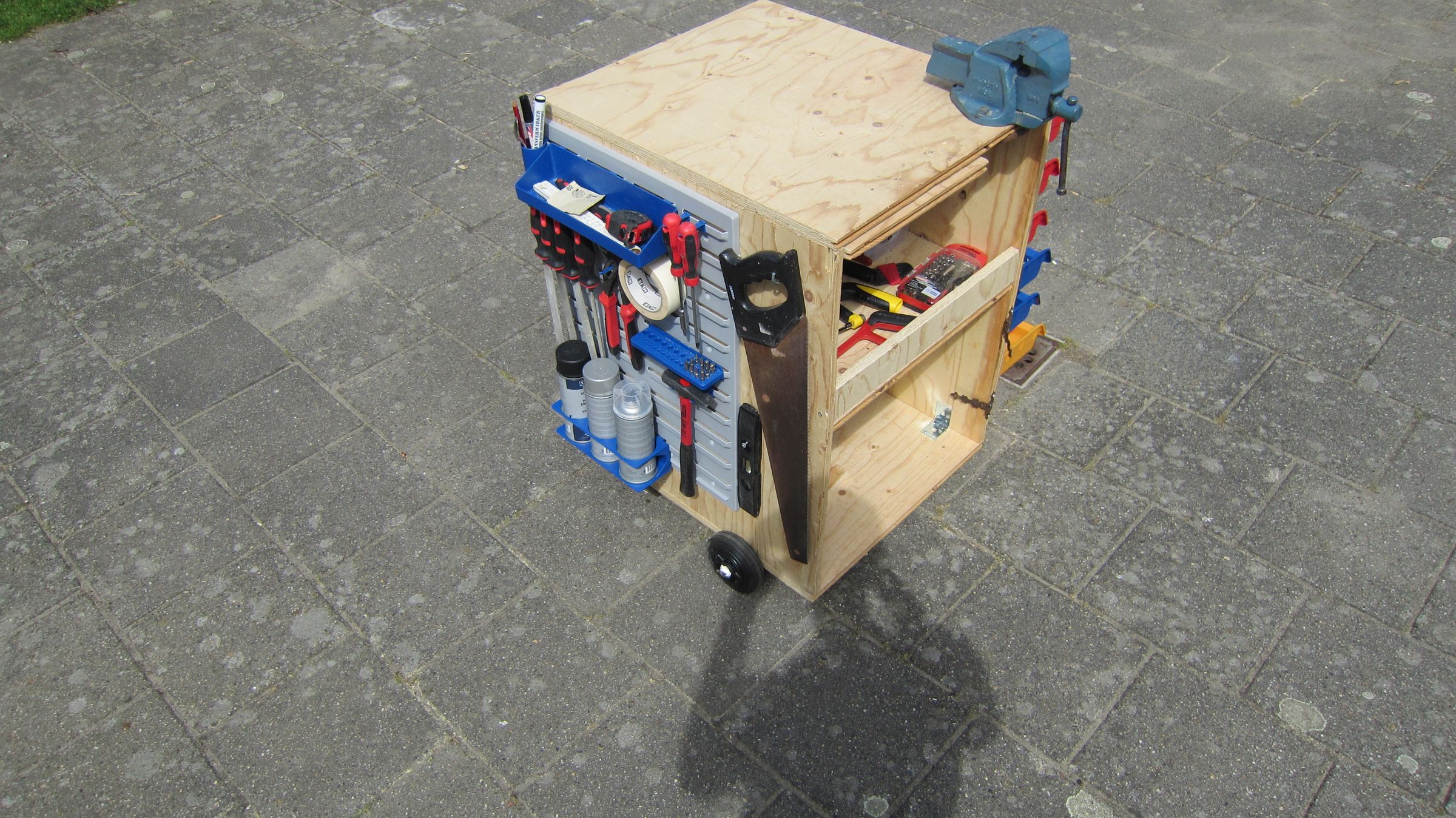 Portable Workbench : 3 Steps (with Pictures) - Instructables