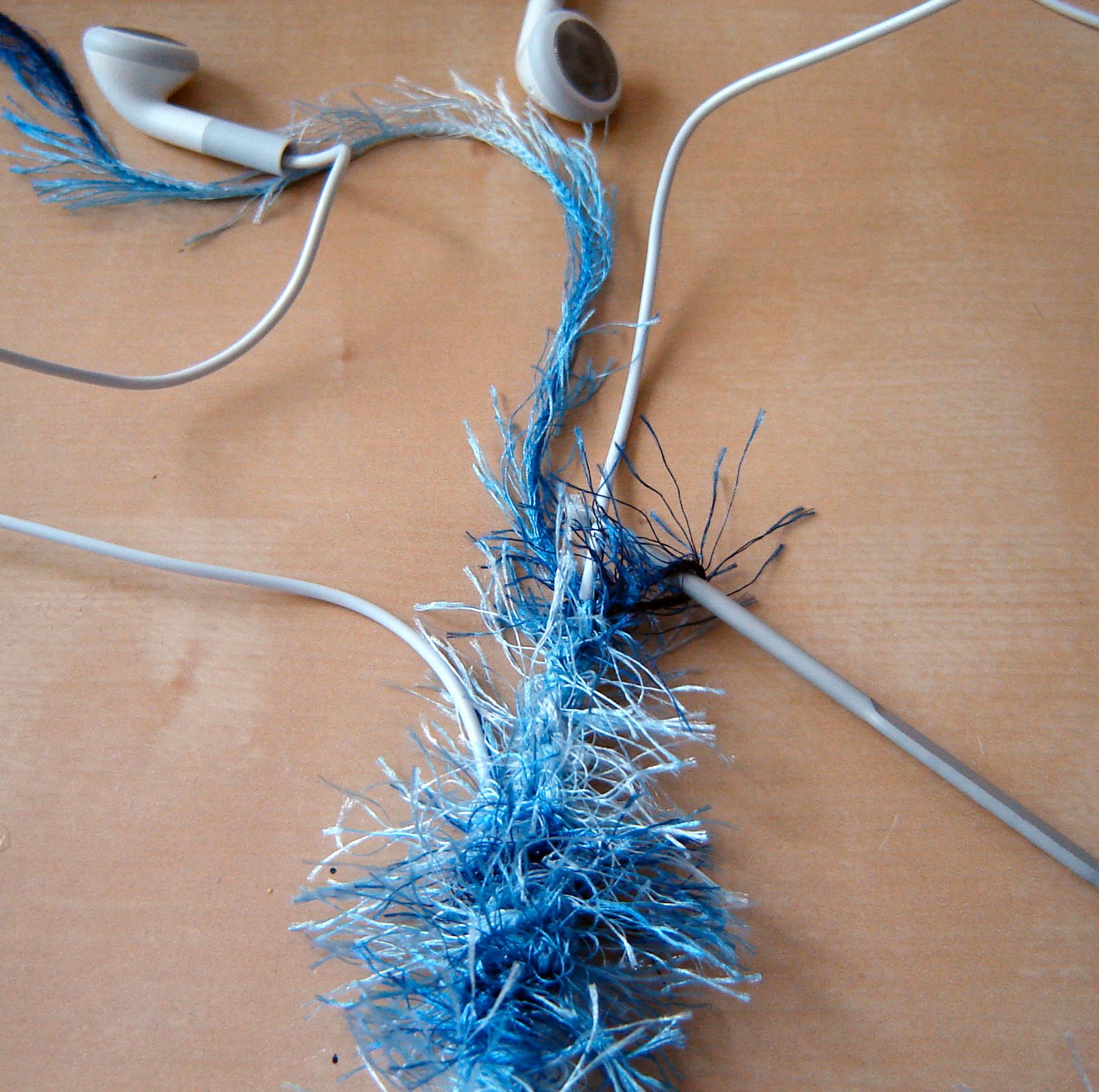 Fluffy Earphone Sleeve : 4 Steps (with Pictures) - Instructables