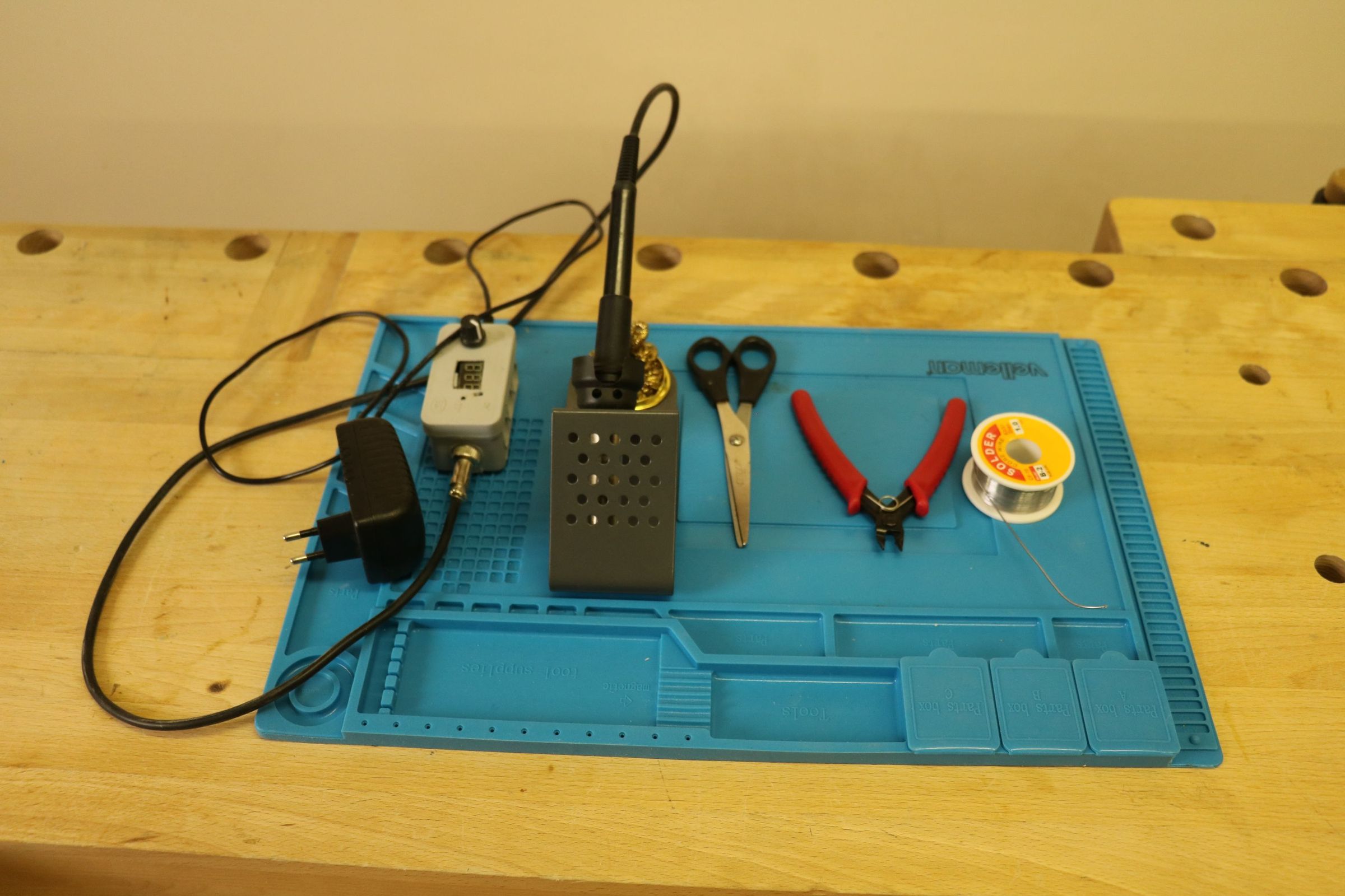 Easy Modular Magnetic Desk Lamp : 18 Steps (with Pictures) - Instructables