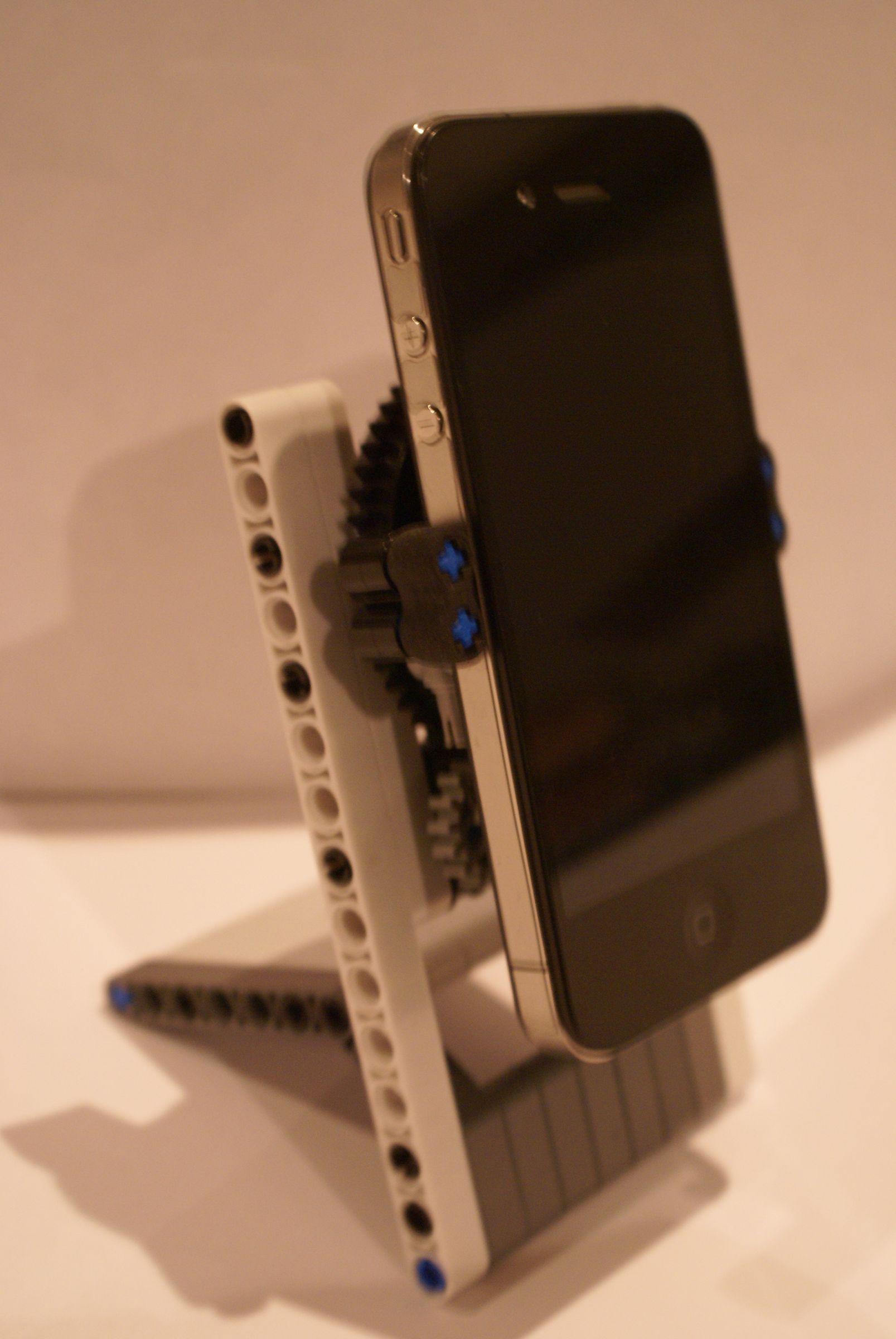 Simplistic Lego IPhone 4 Stand : 5 Steps - Instructables
