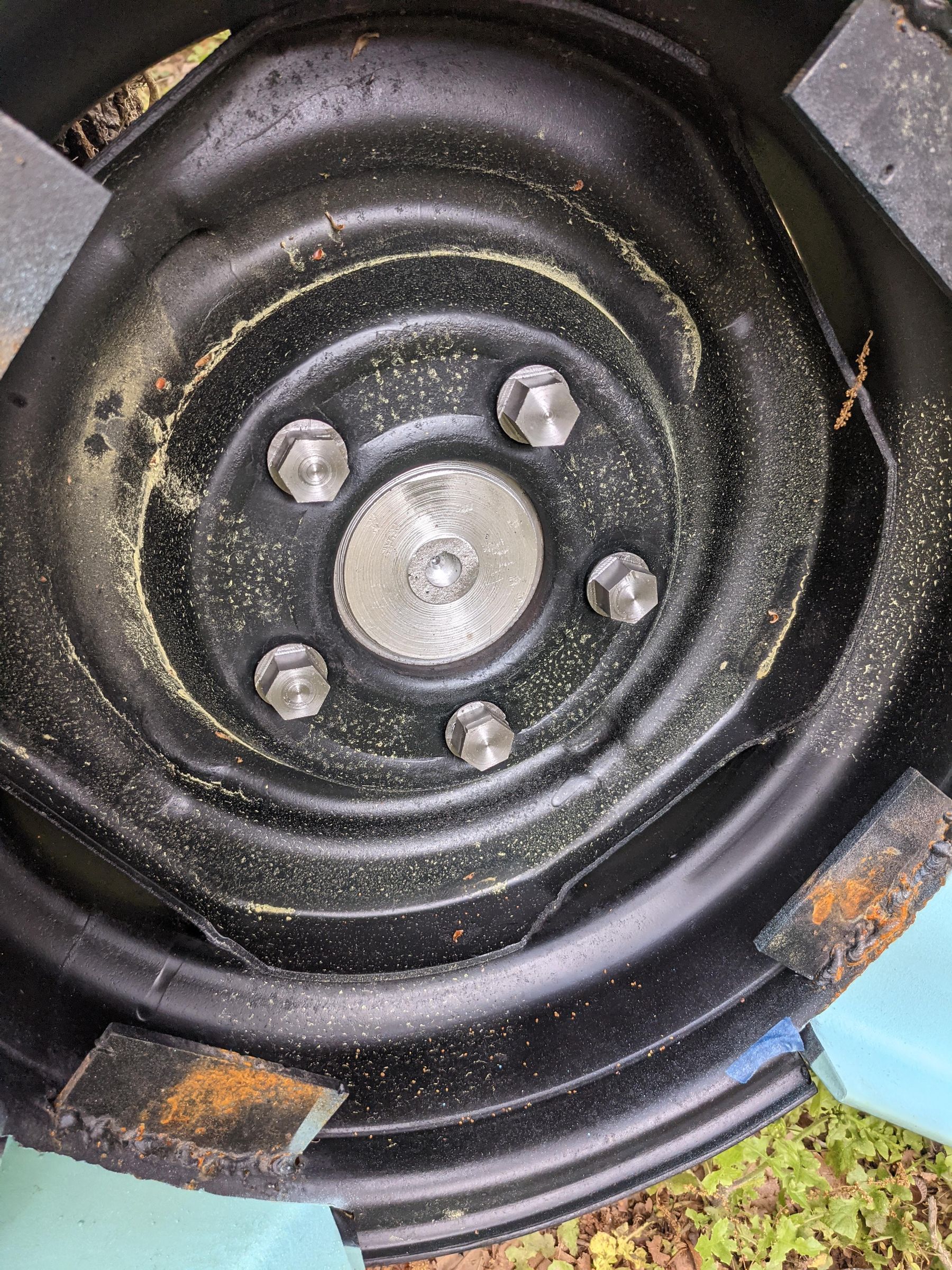 Giant Saw Blade Table! : 12 Steps (with Pictures) - Instructables