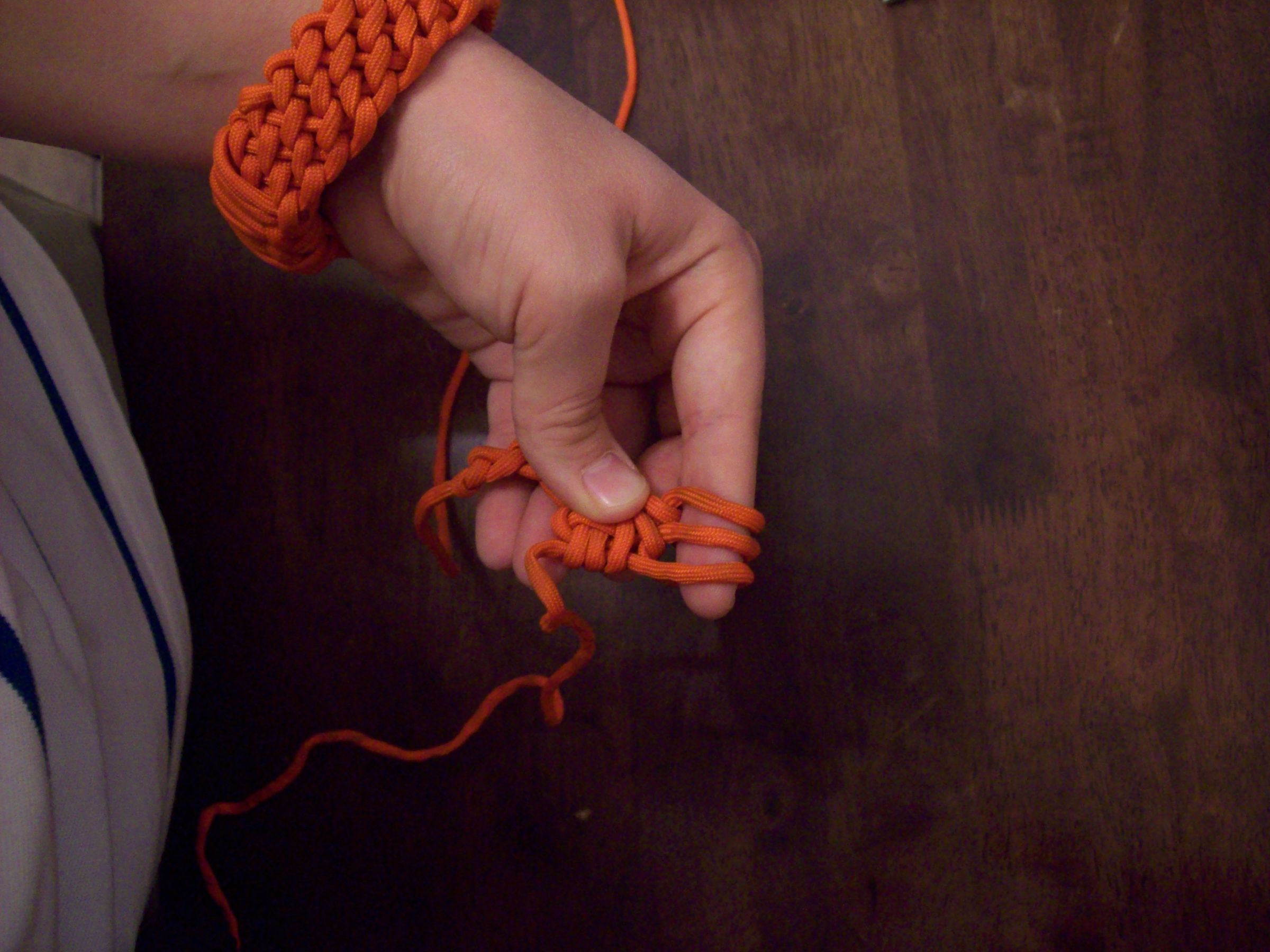 Paracord Rock Sling : 5 Steps - Instructables