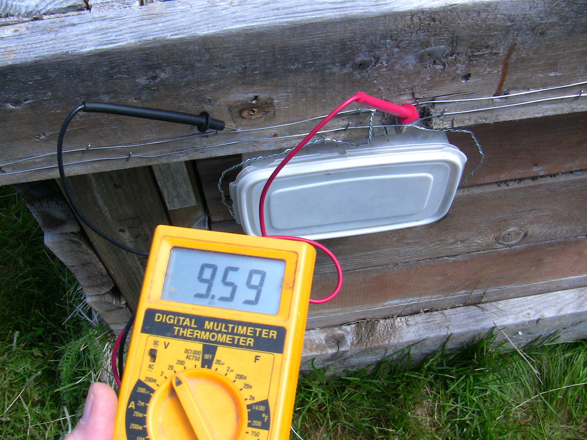 Electric Garden Slug Fence : 4 Steps (with Pictures) - Instructables