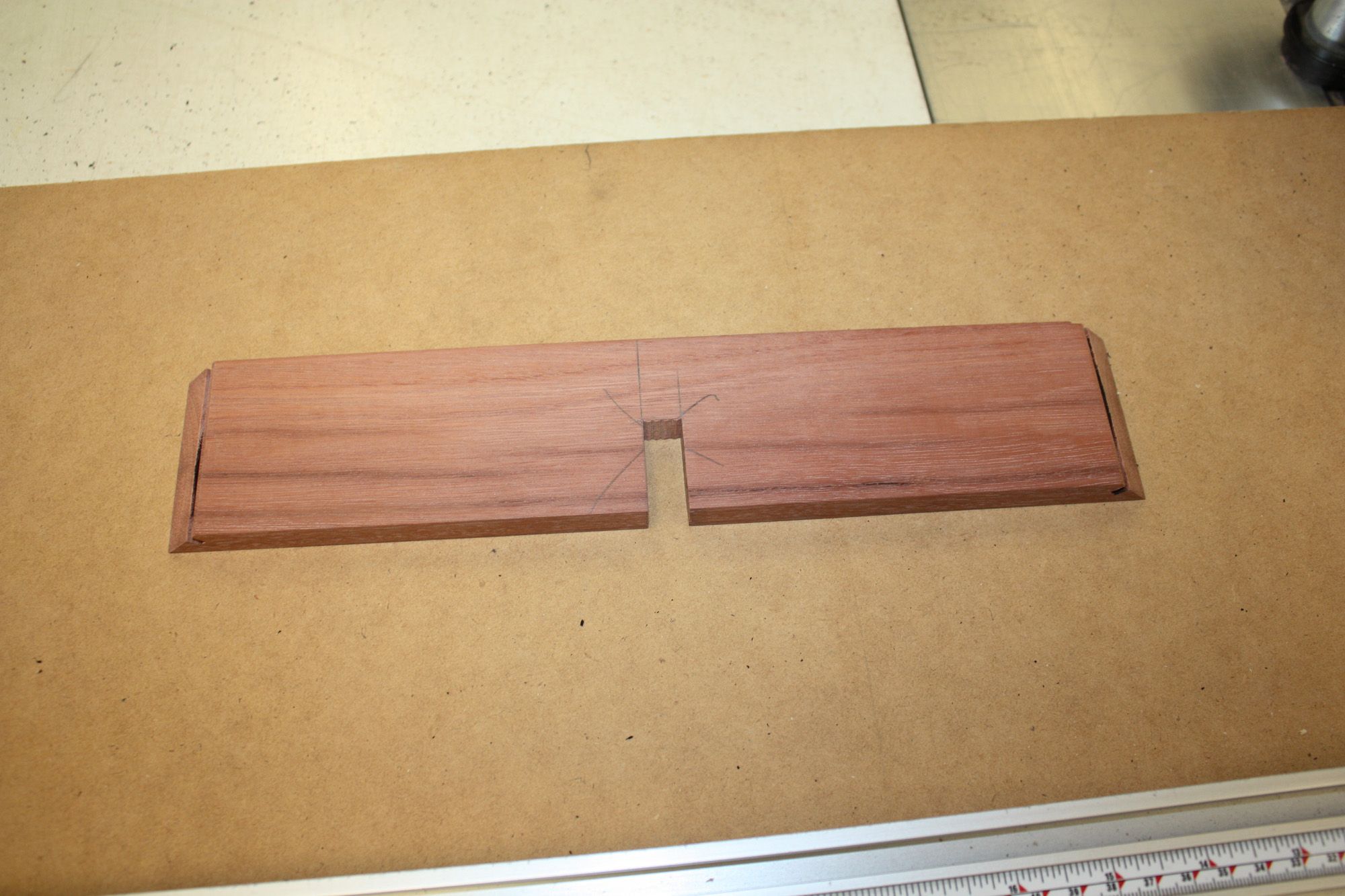 Retro Shadow Box With Splined Mitres : 7 Steps (with Pictures ...