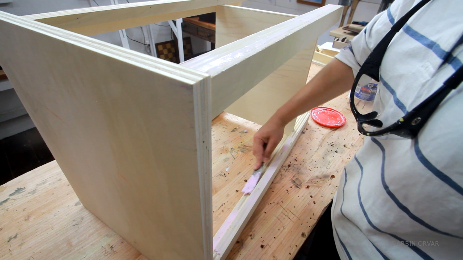 Simple DIY End Table for $10 : 8 Steps - Instructables