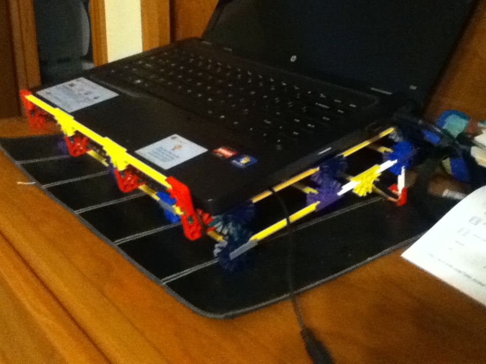 Knex Laptop Stand and Cooling Pad : 5 Steps - Instructables