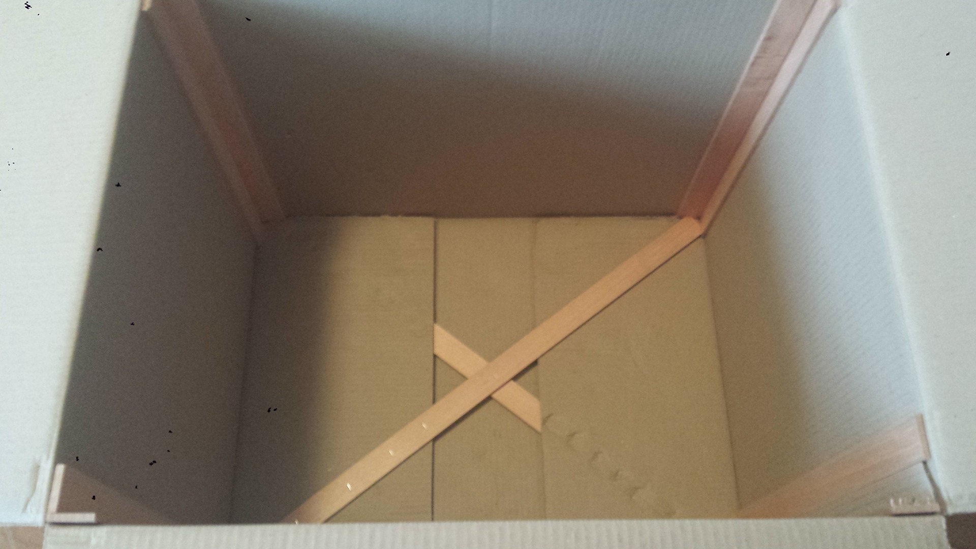 How to Reinforce a Cardboard Box : 4 Steps (with Pictures) - Instructables