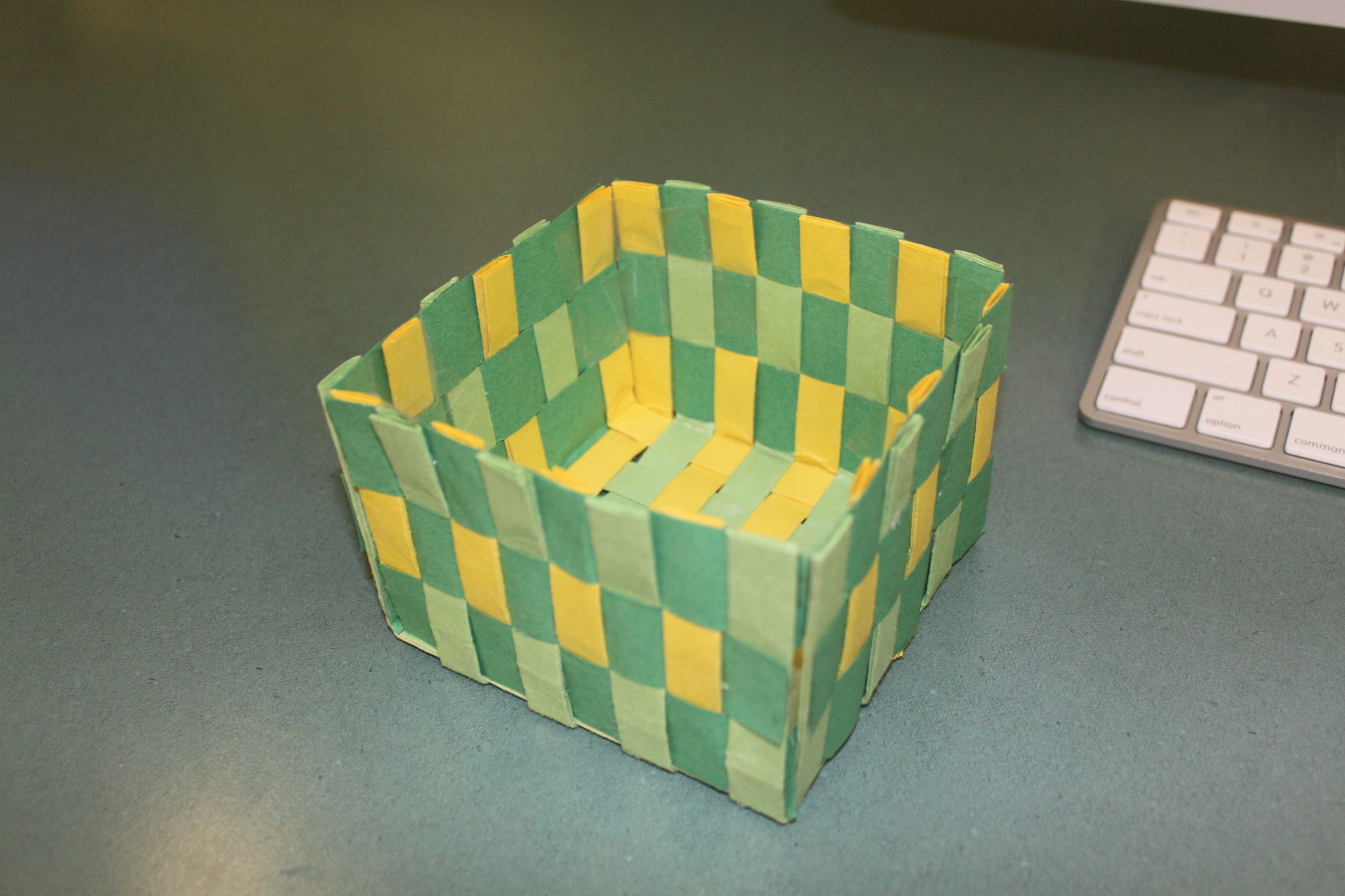 Sturdy Paper Basket (weaving) : 4 Steps - Instructables