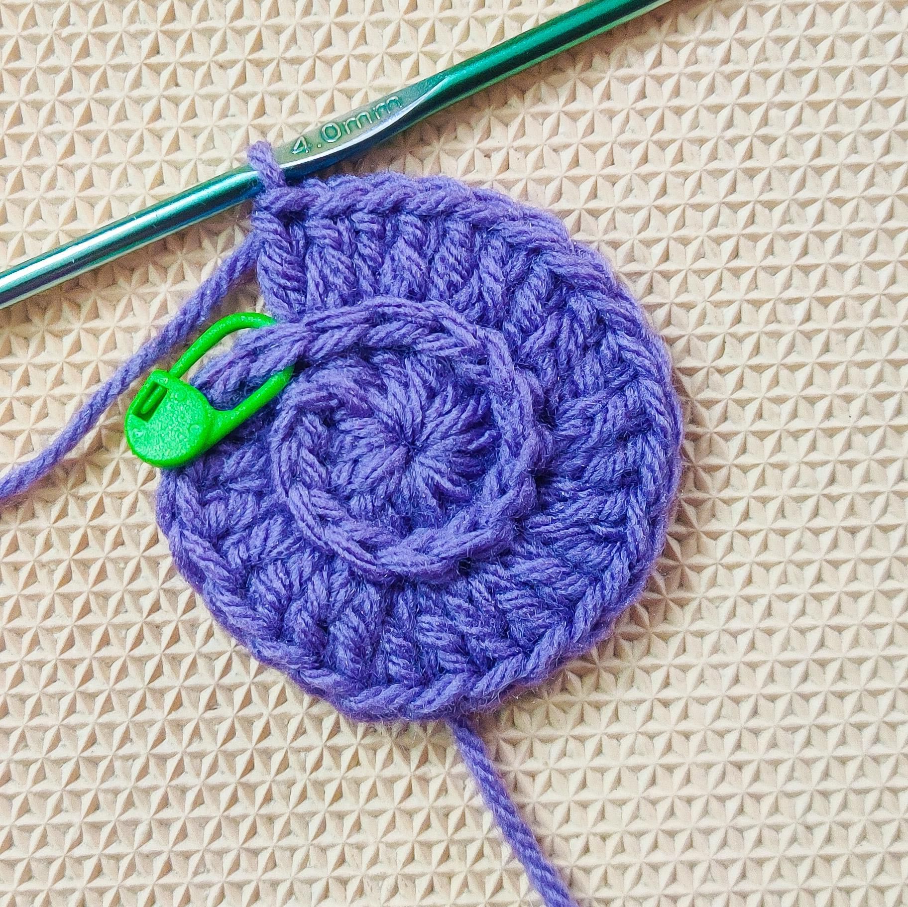 Crochet Seamless Spiral Circle With Raised Ridges : 7 Steps (with ...