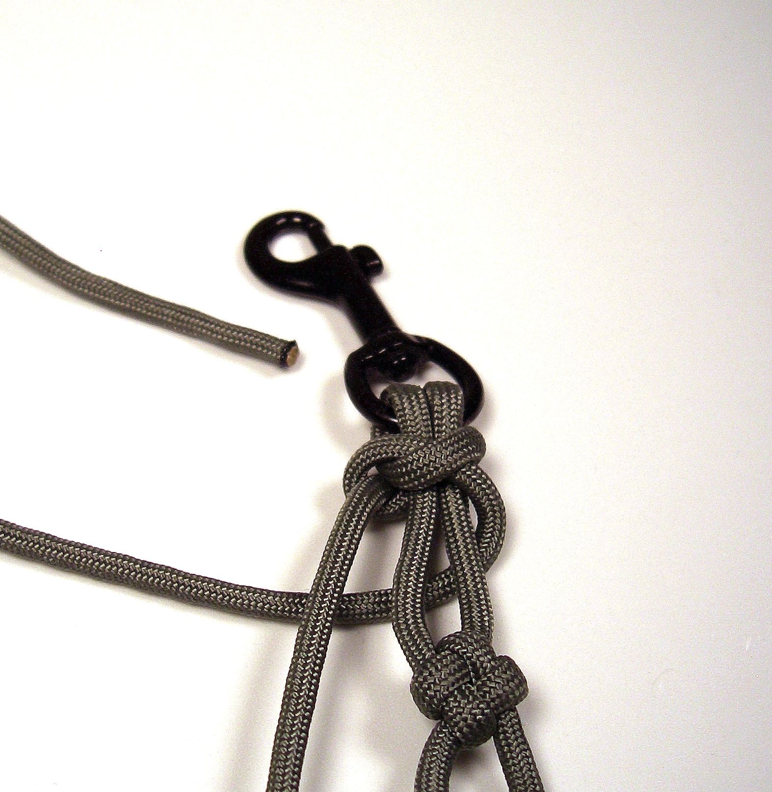 Cross Knot Paracord Lanyard : 13 Steps (with Pictures) - Instructables