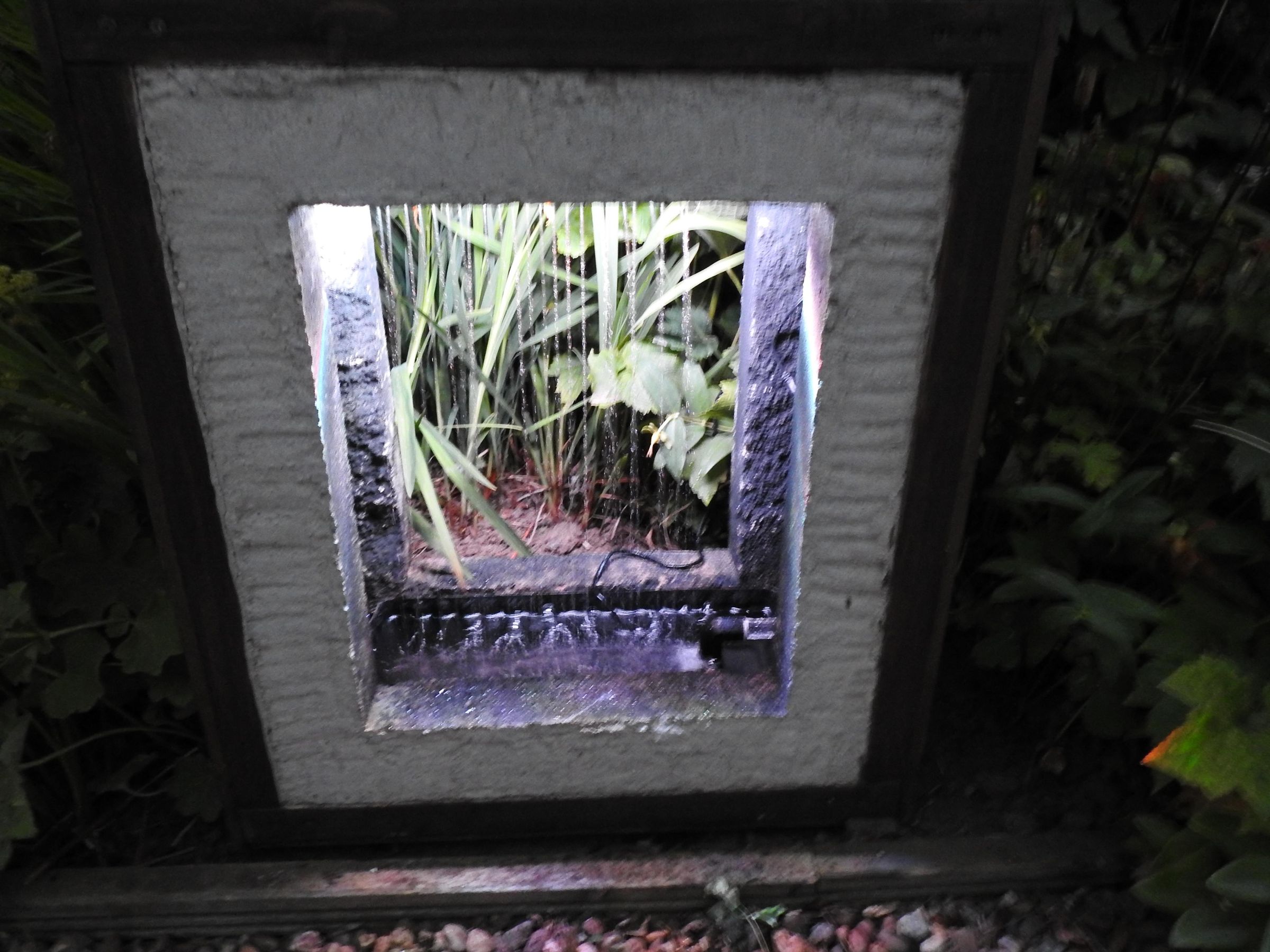 Concrete Framed Water Feature With Planter : 5 Steps (with Pictures ...