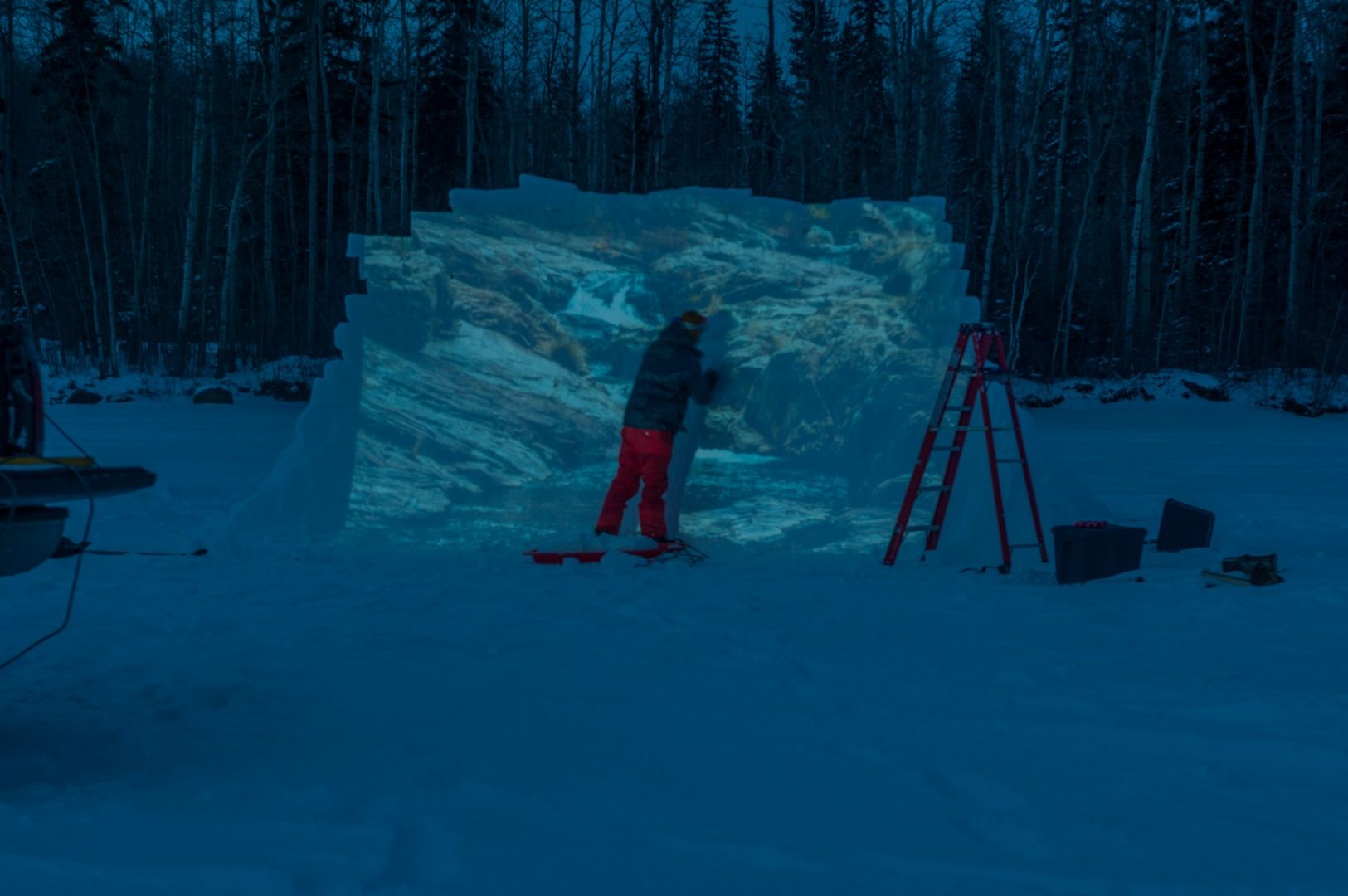 Outdoor Movie Theater With Snow Wall and Projector : 8 Steps (with ...