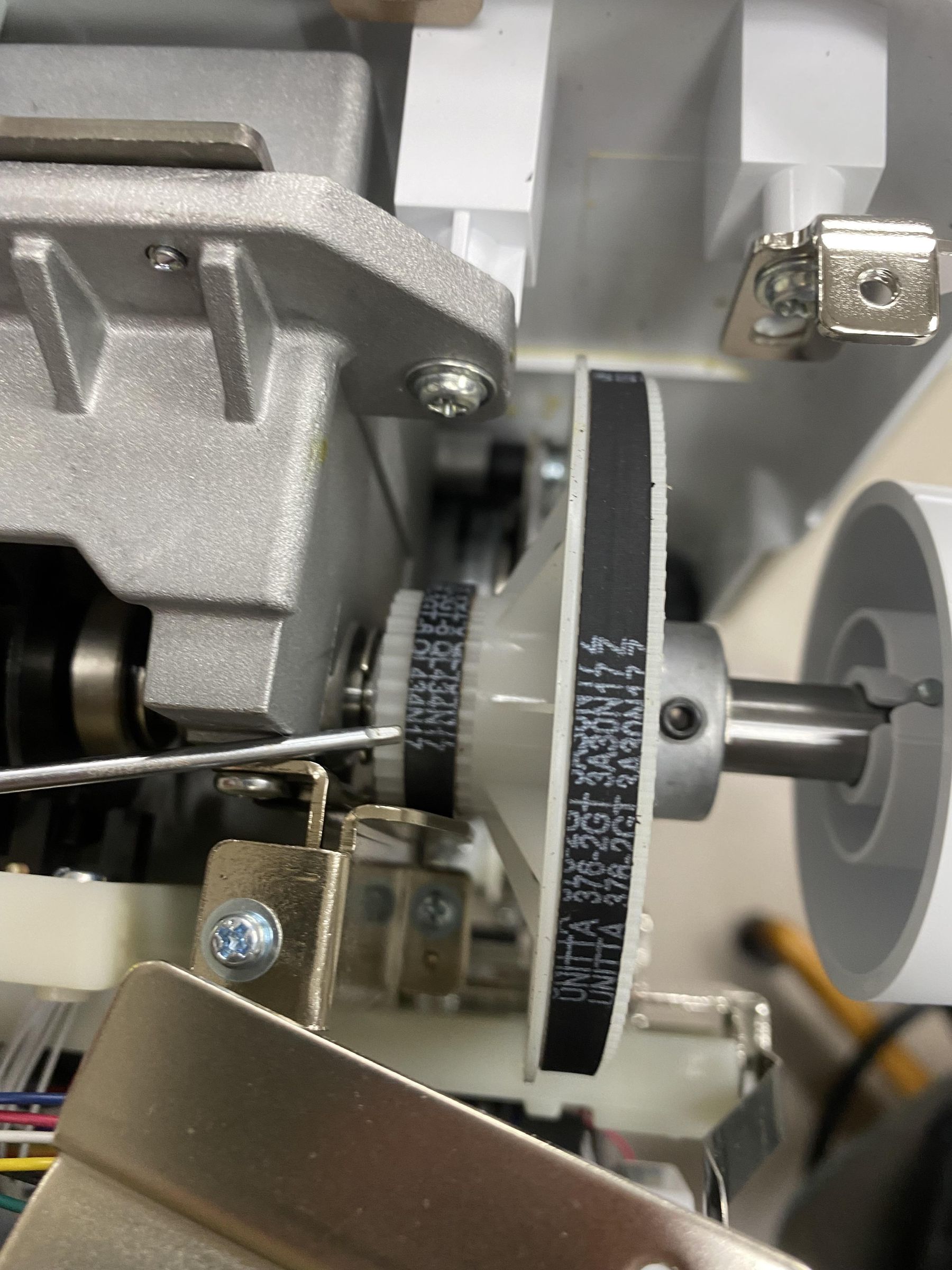 How to Timing Your Sewing Machine : 4 Steps (with Pictures) - Instructables