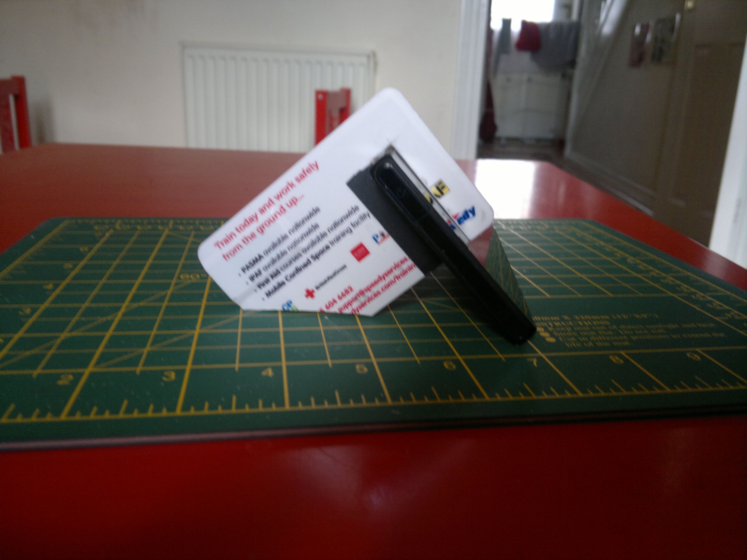 The Easy Credit Card Phone Stand : 5 Steps (with Pictures) - Instructables