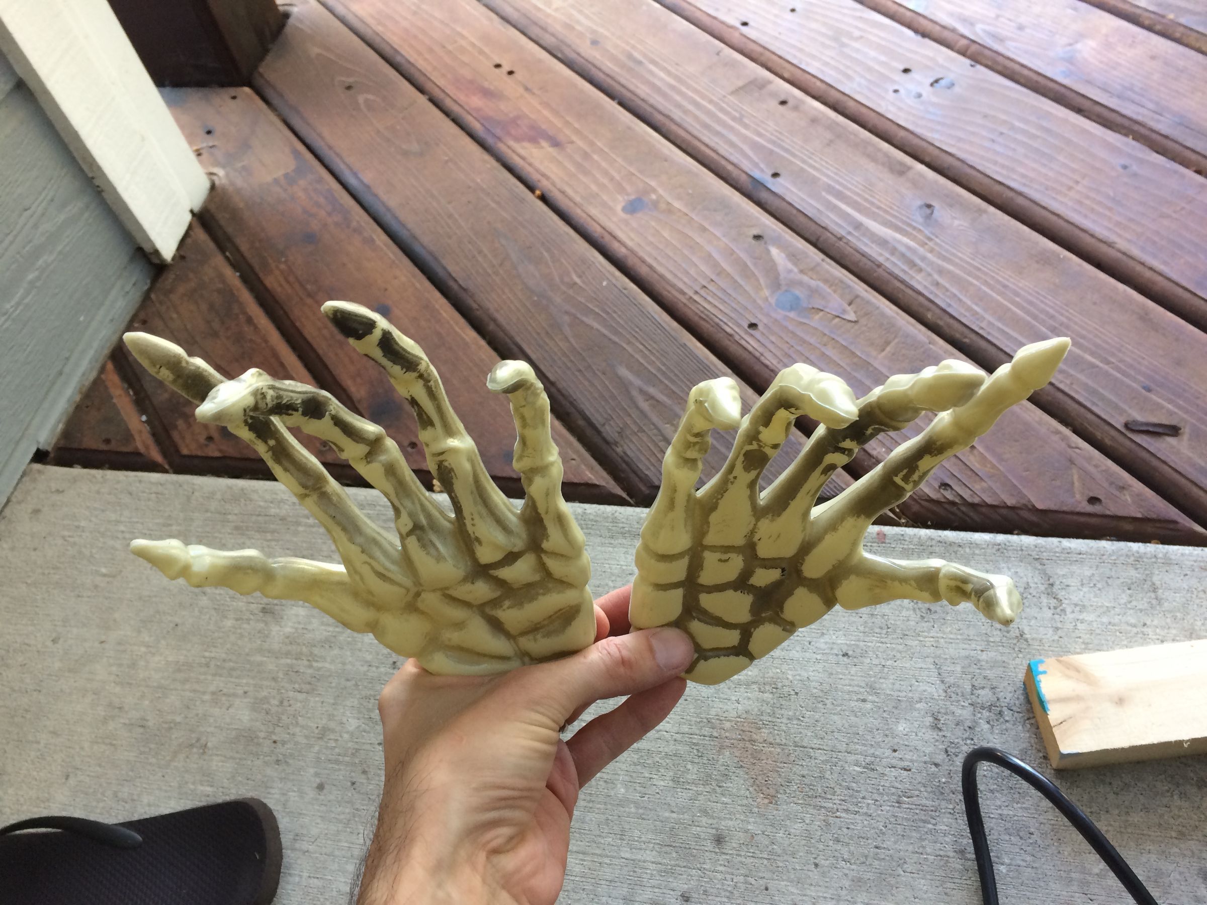 Quick and Spooky: Improving Dollar Store Skeleton Hands With a Heat Gun ...