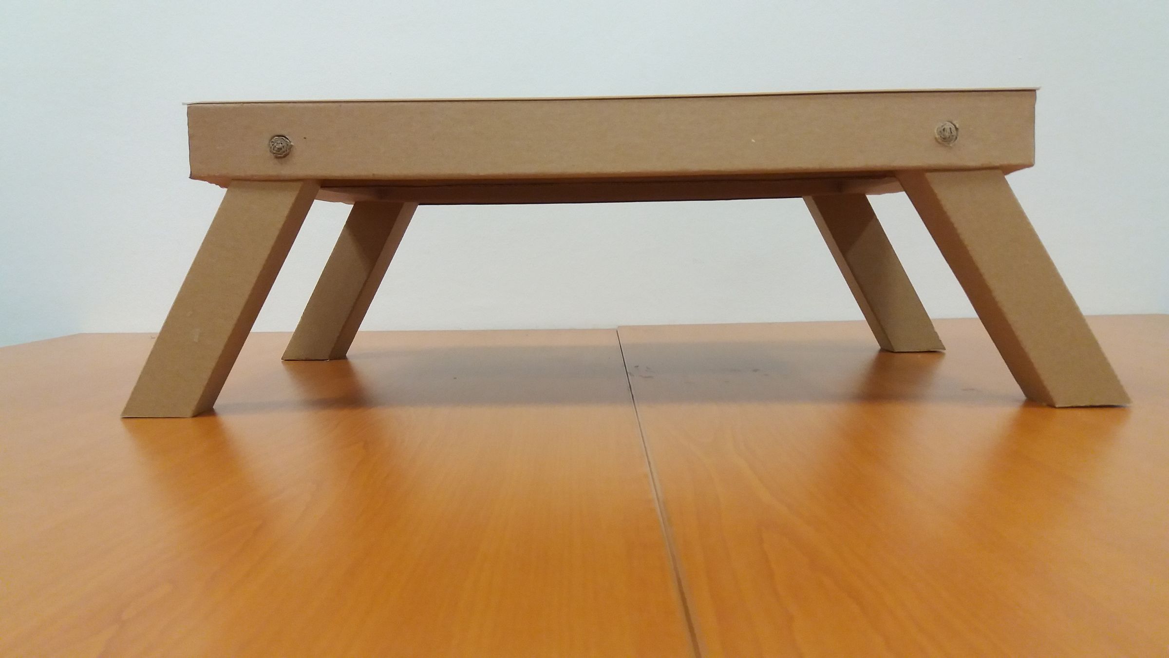 Cardboard Laptop Desk : 9 Steps (with Pictures) - Instructables