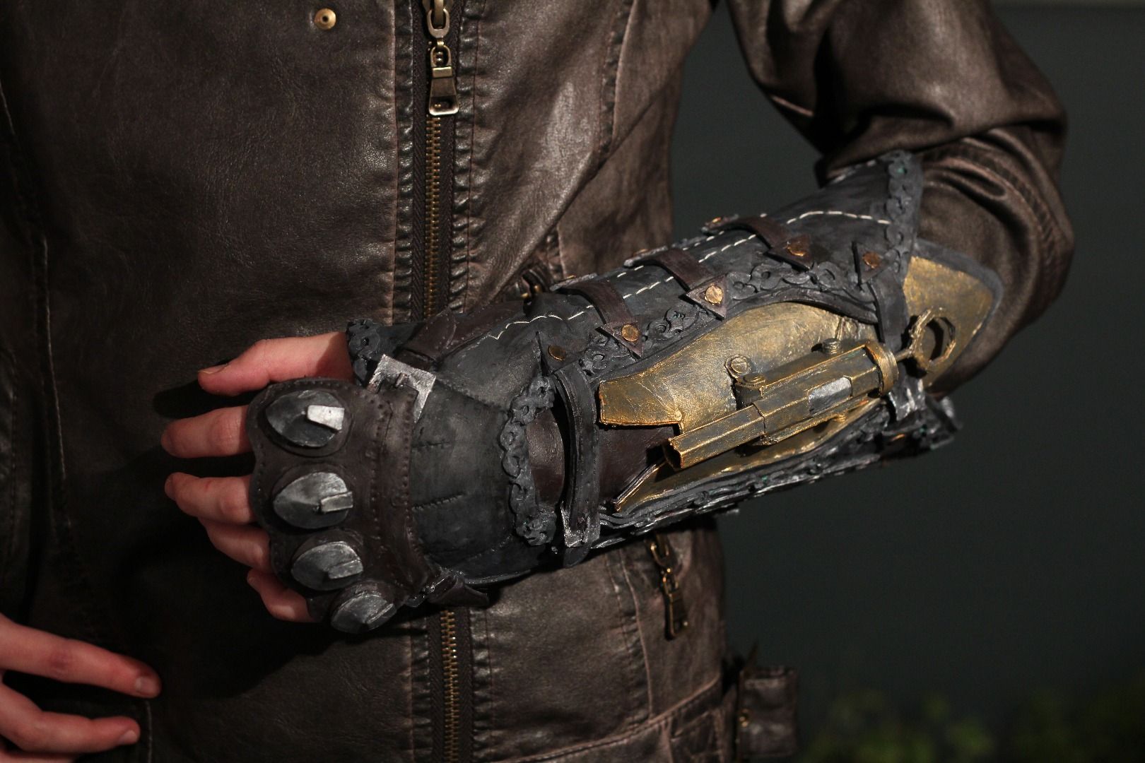 AC:Syndicate Hidden Blade Guantlet Replica!! : 10 Steps (with Pictures ...