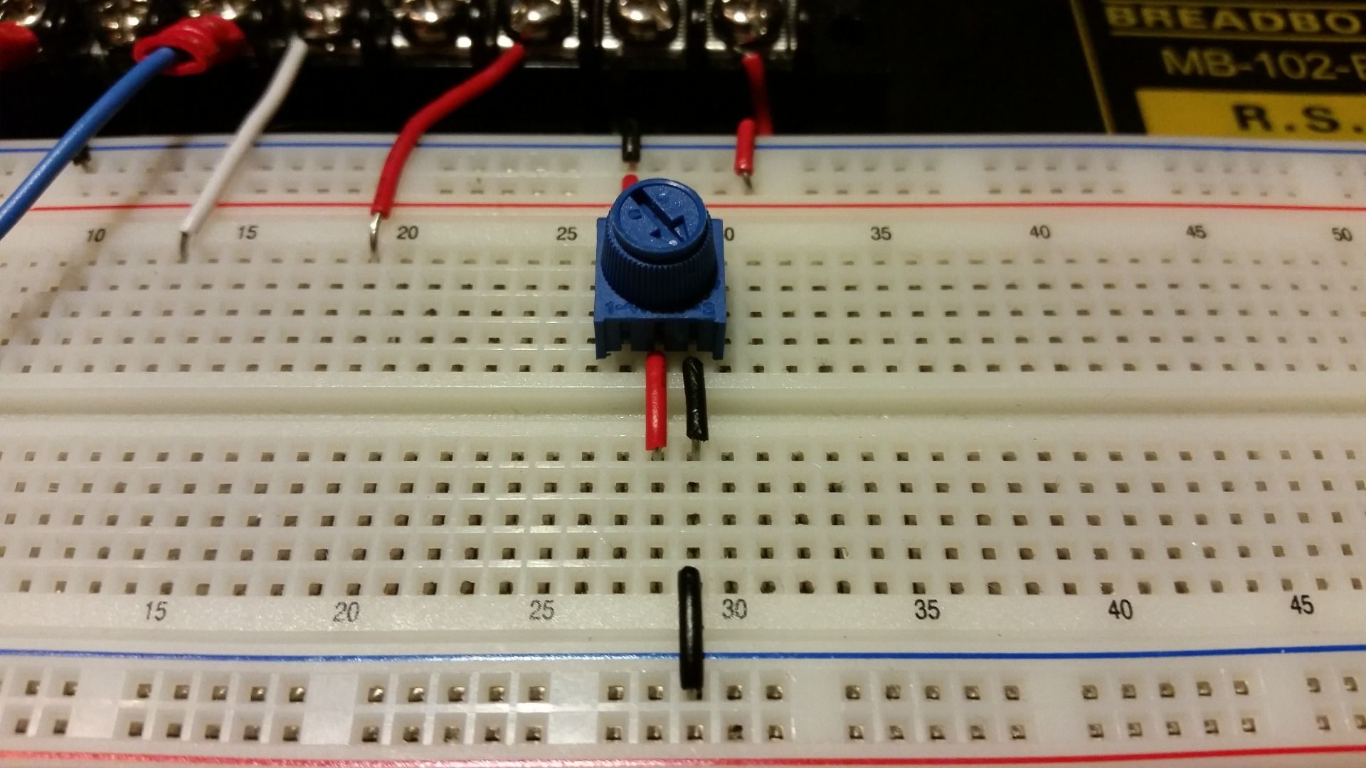 How to Use a Potentiometer As a Voltage Divider. : 5 Steps (with ...