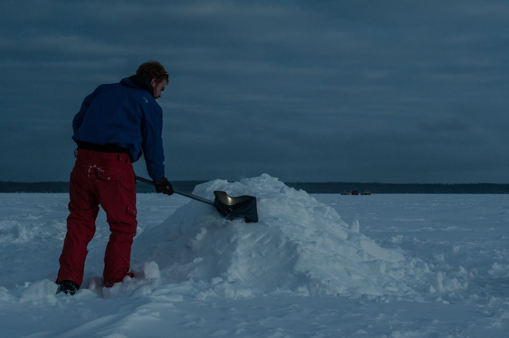 Outdoor Movie Theater With Snow Wall and Projector : 8 Steps (with ...