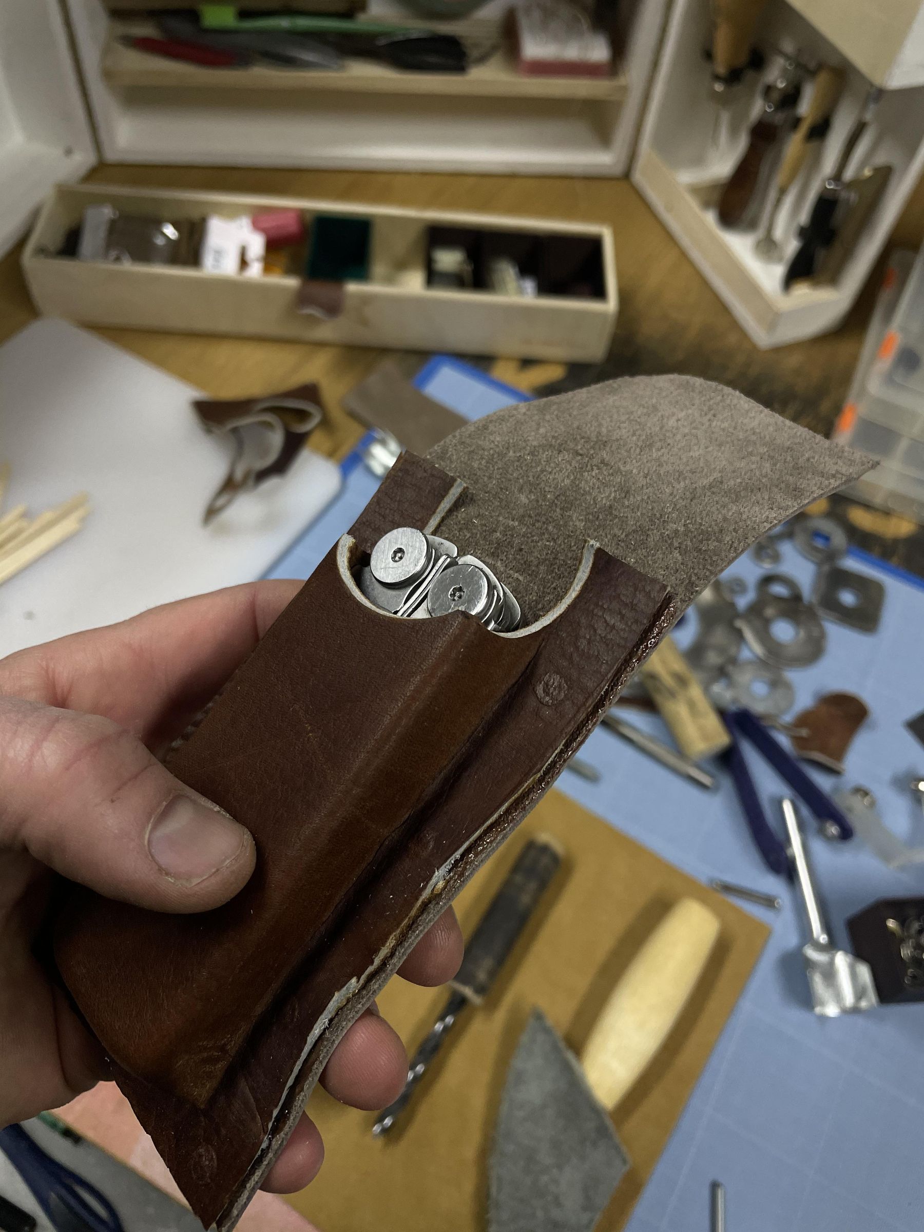 Leatherman Horizontal Sheath : 12 Steps (with Pictures) - Instructables