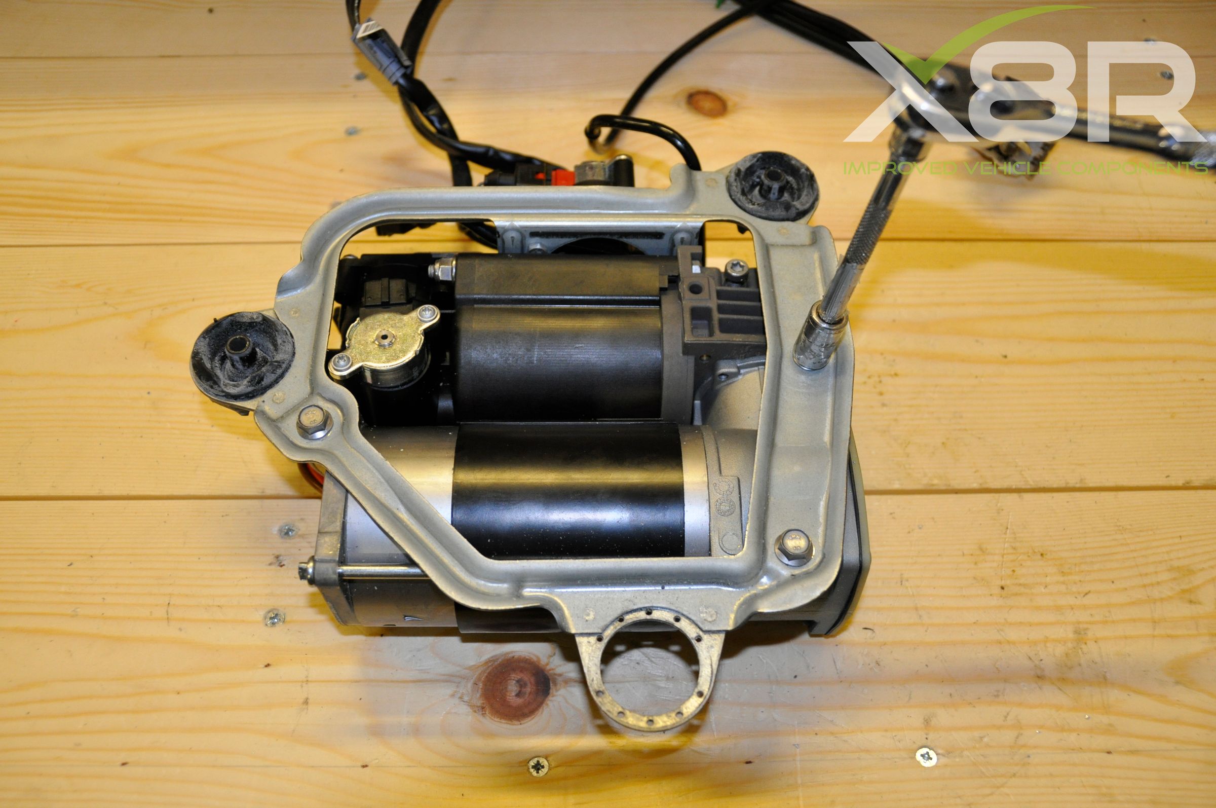 Range Rover L322 Wabco Air Suspension Compressor Removal : 8 Steps ...