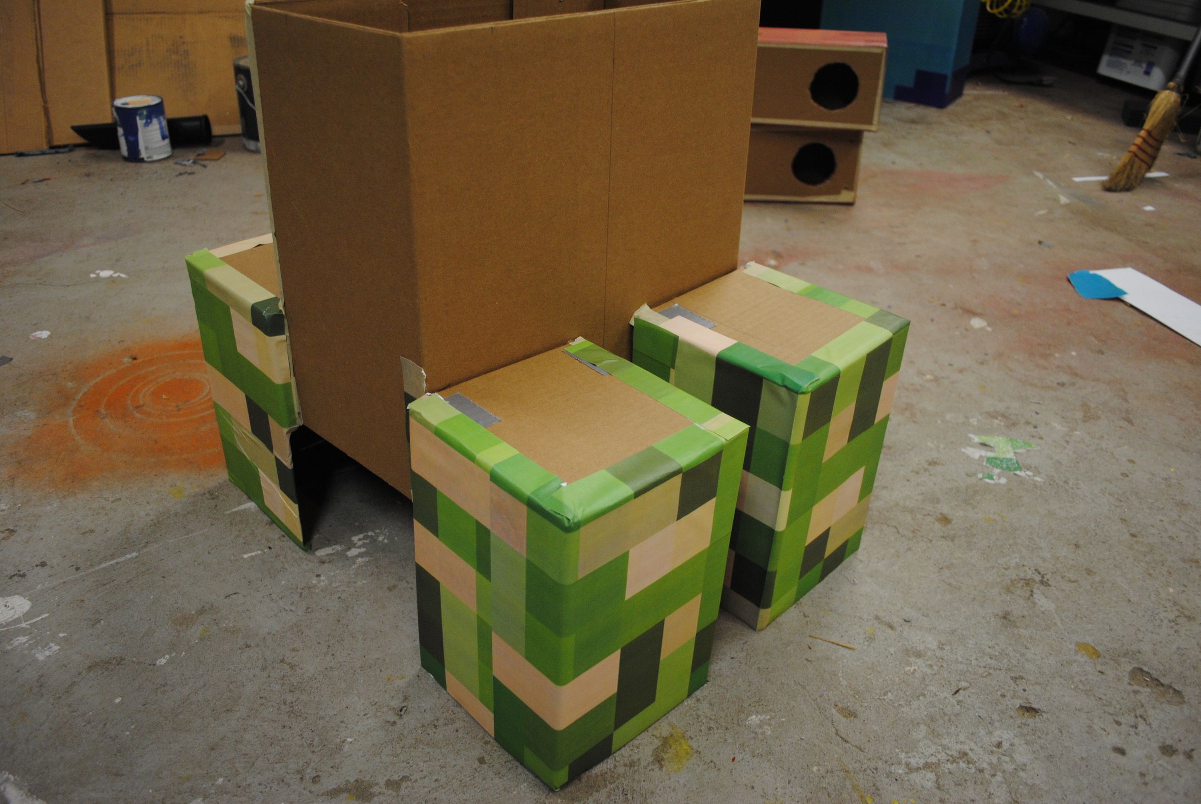 Telescoping Minecraft Creeper Costume : 7 Steps (with Pictures ...
