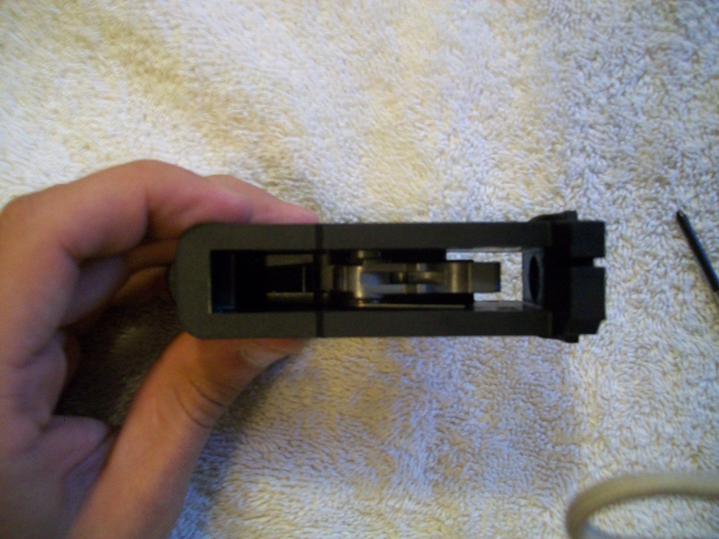 How to Dis/Reassemble the Ruger 10/22 Trigger Assembly : 8 Steps ...