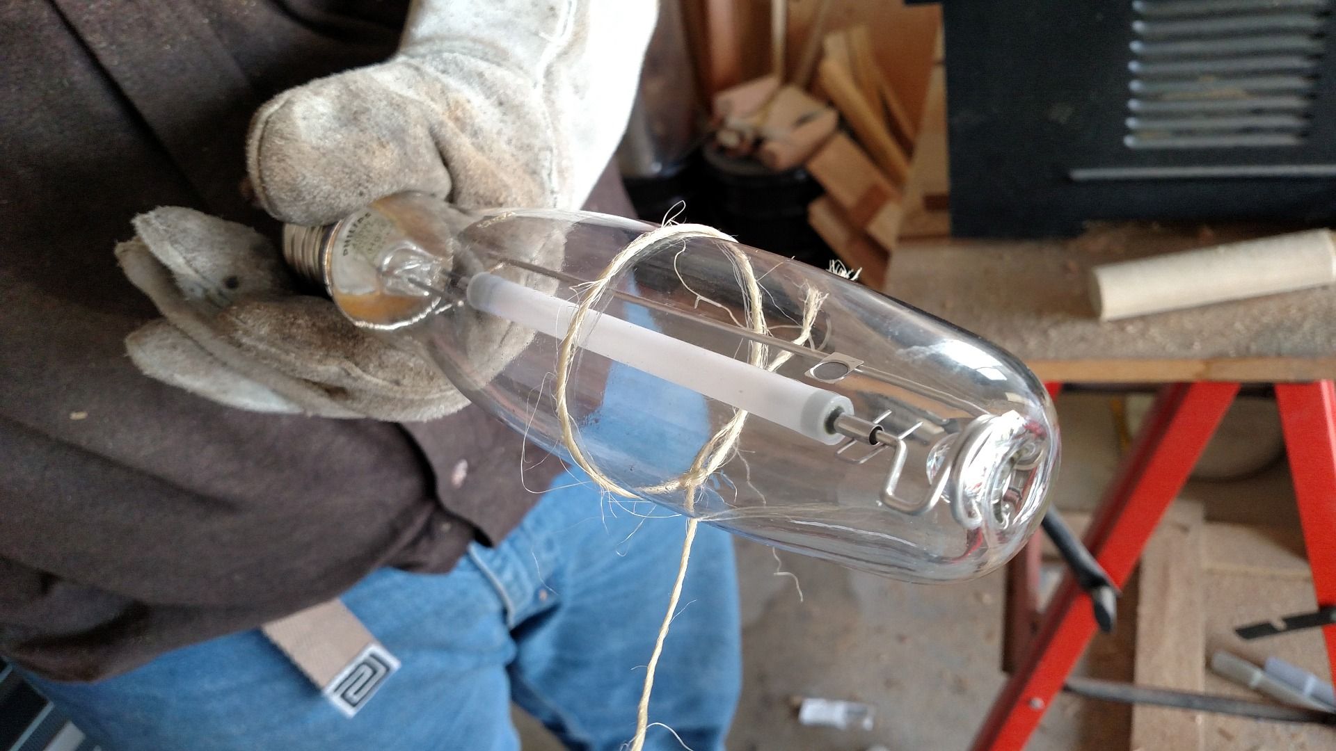 Lightbulb Knife Sharpener : 4 Steps (with Pictures) - Instructables