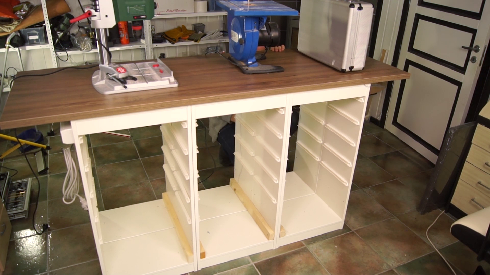 IKEA Hack: Practical Workbench : 11 Steps (with Pictures) - Instructables