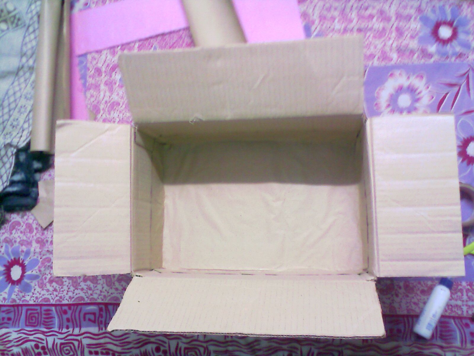 Cardboard Box Secret Compartment/Fake Bottom. : 6 Steps - Instructables