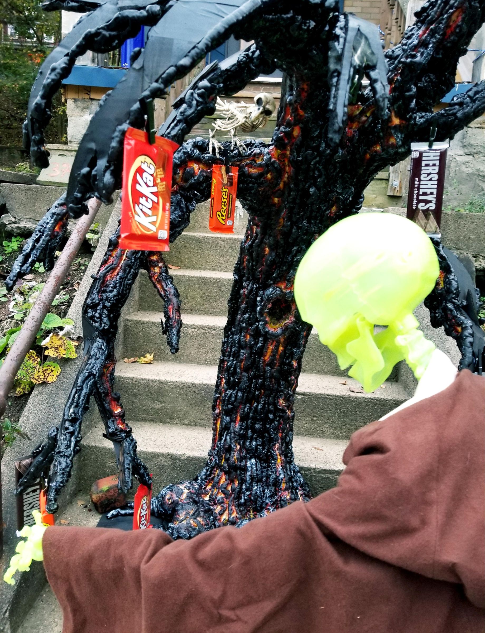 Trick-or-Treat Tree : 6 Steps (with Pictures) - Instructables
