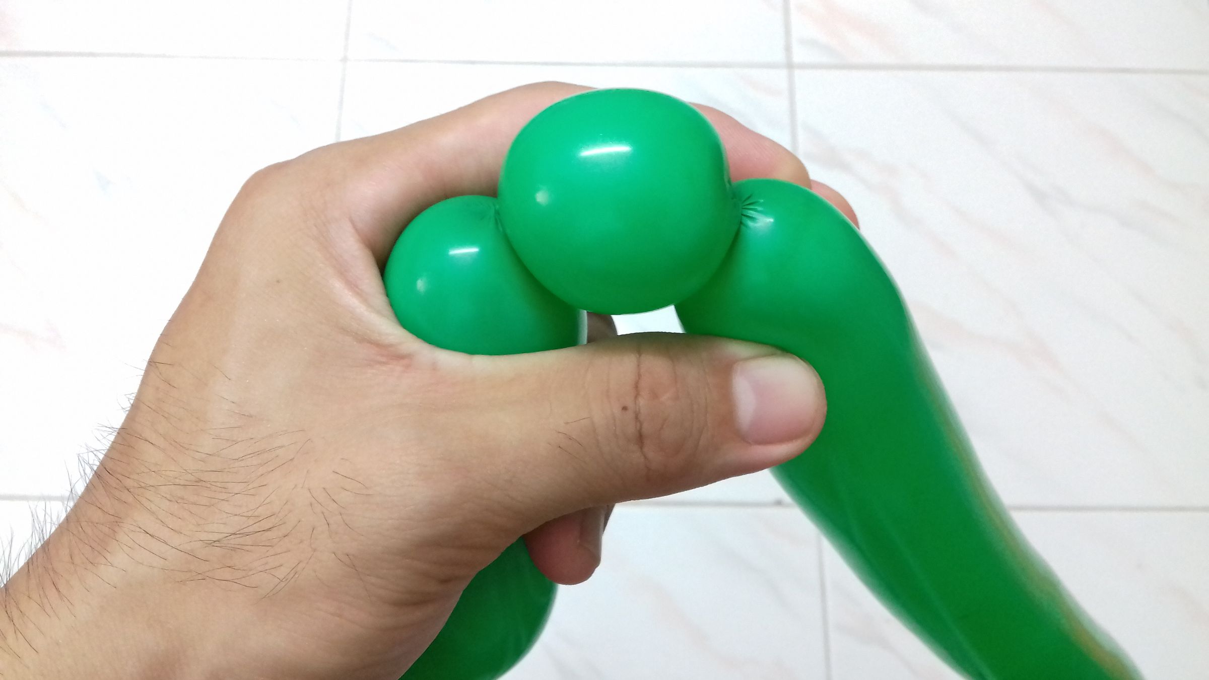 Balloon Twisting- Basic Skills- Types of Twists : 4 Steps - Instructables