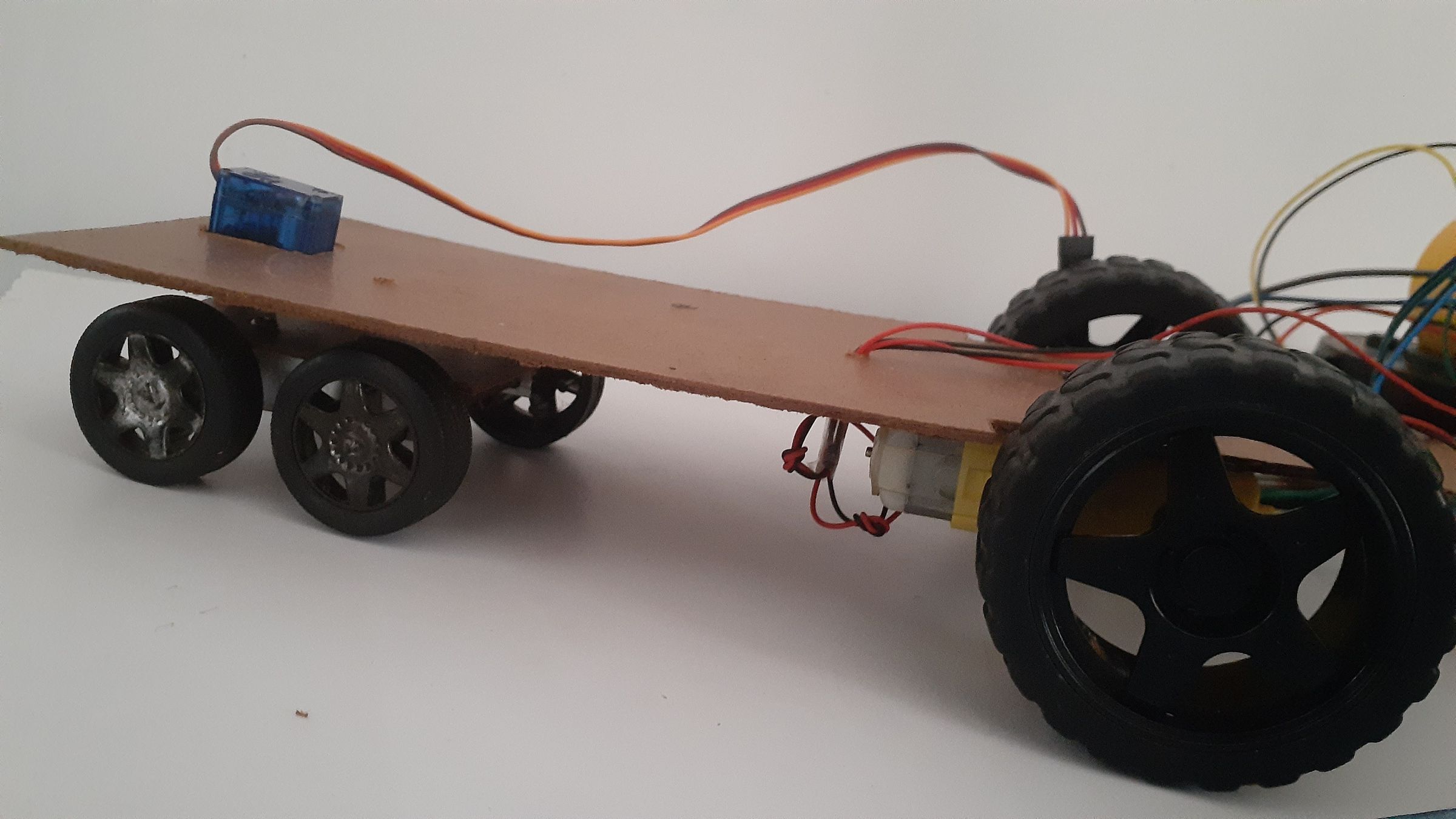 Wireless Robot Arm Which Is Moveable and Controlled by Bluetooth Voice ...