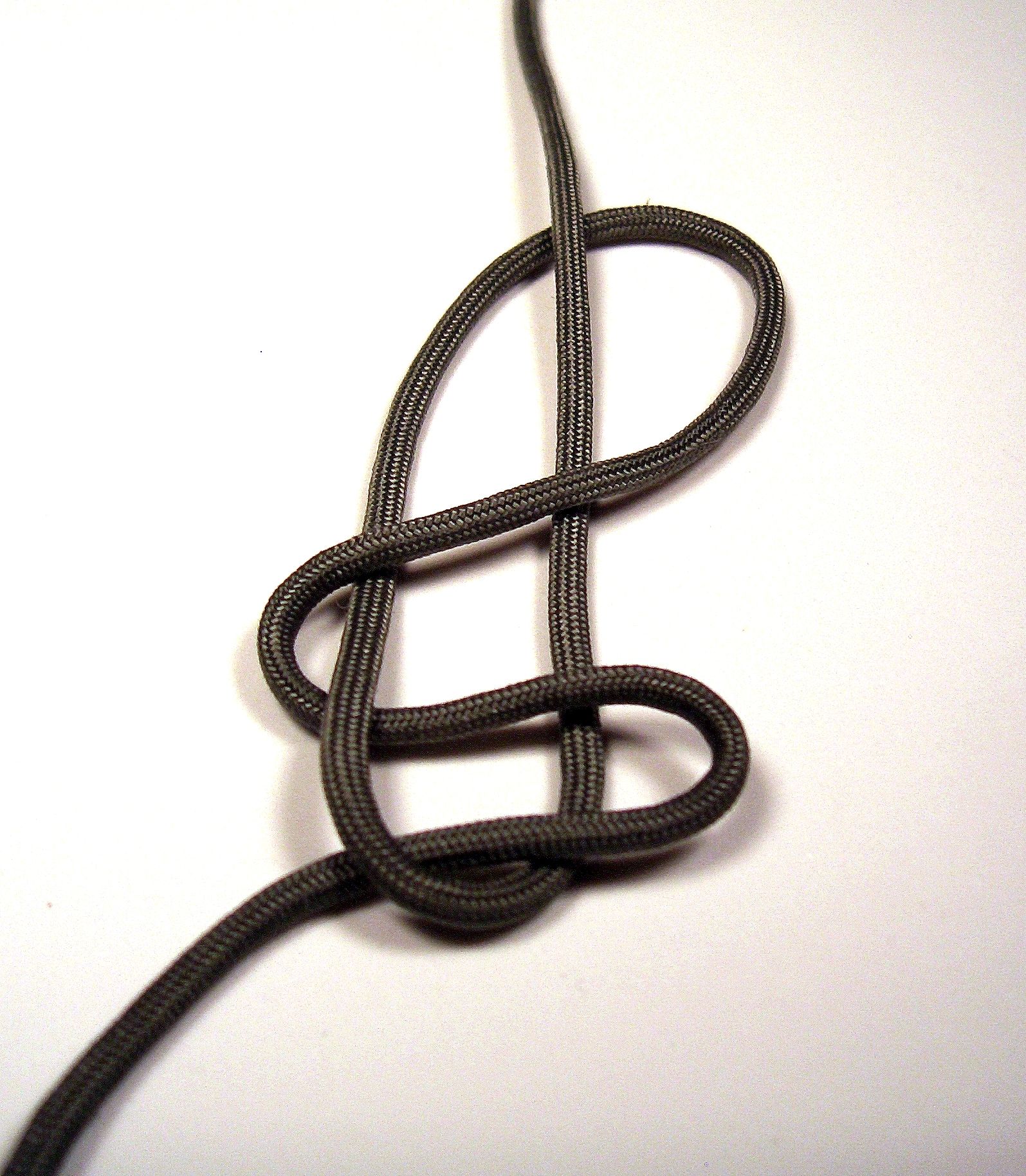 Cross Knot Paracord Lanyard : 13 Steps (with Pictures) - Instructables