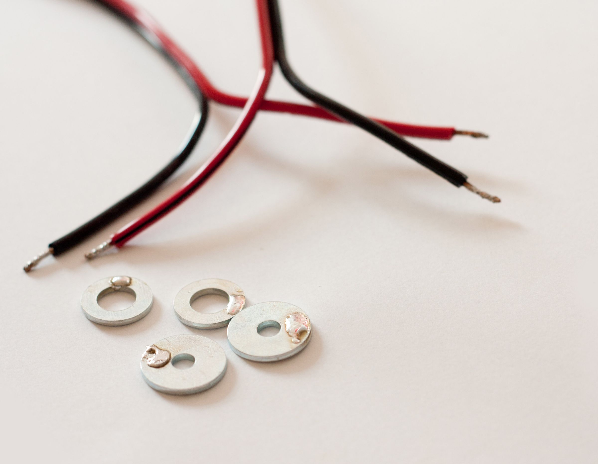 Simple, Cheap, Cool, Waterproof and Gummy Diy Battery Holder : 8 Steps ...