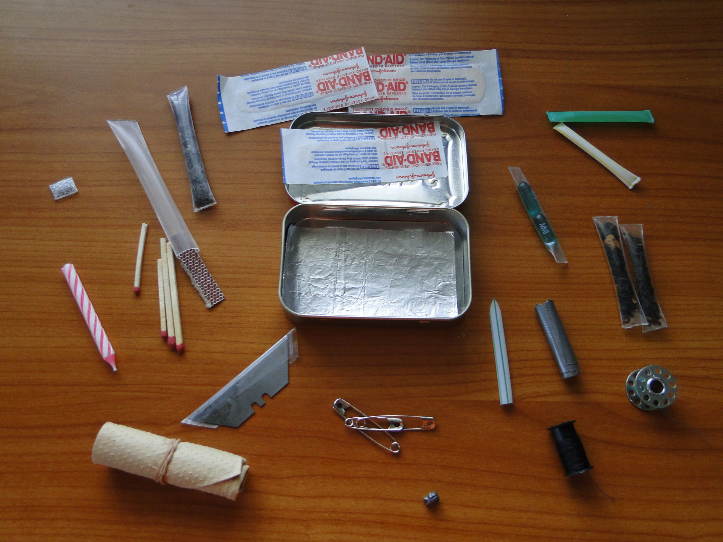 *New* Altoids Pocket Survival Kit : 8 Steps - Instructables