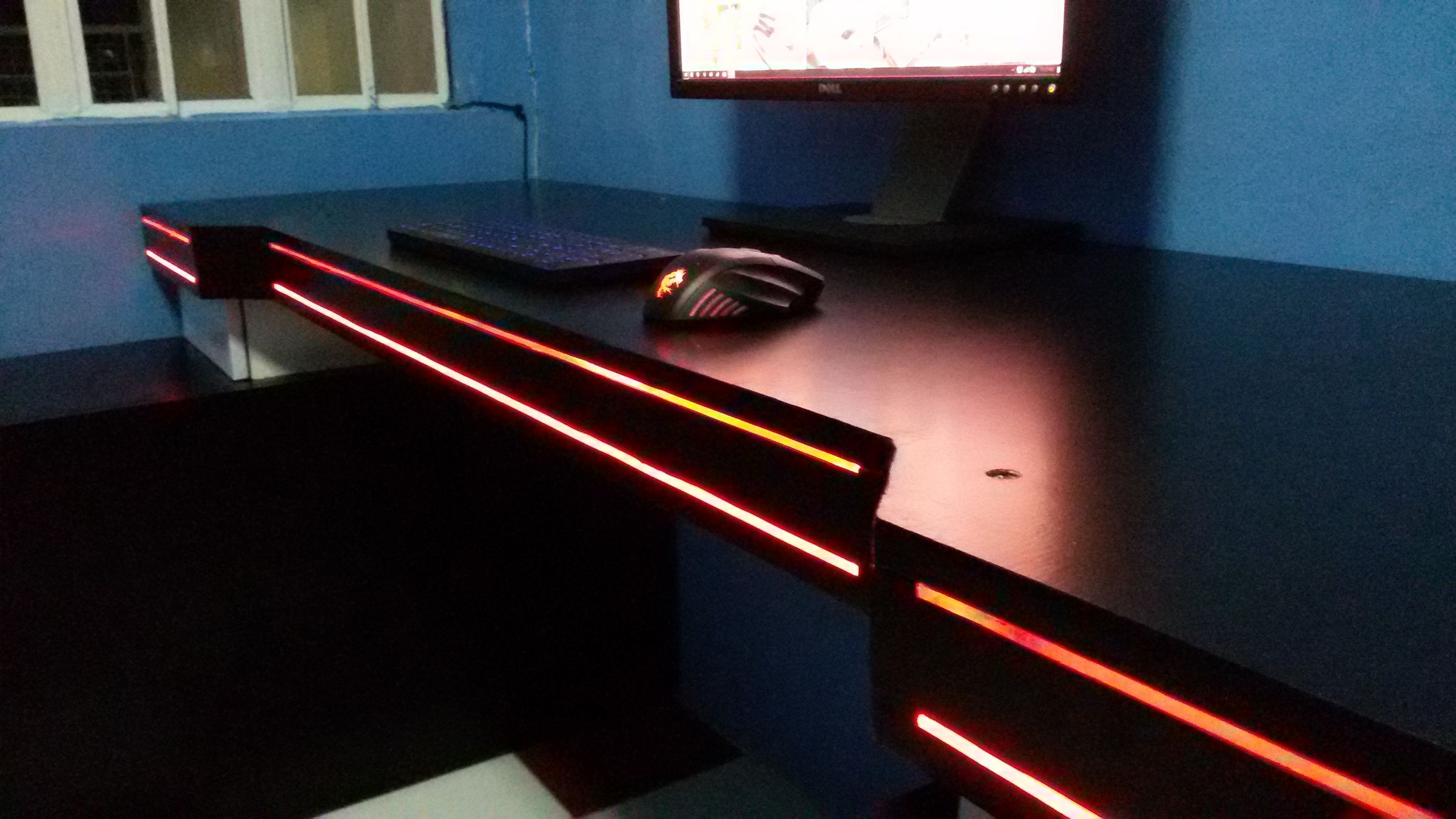 Extreme Office/Gaming Desk! : 8 Steps (with Pictures) - Instructables