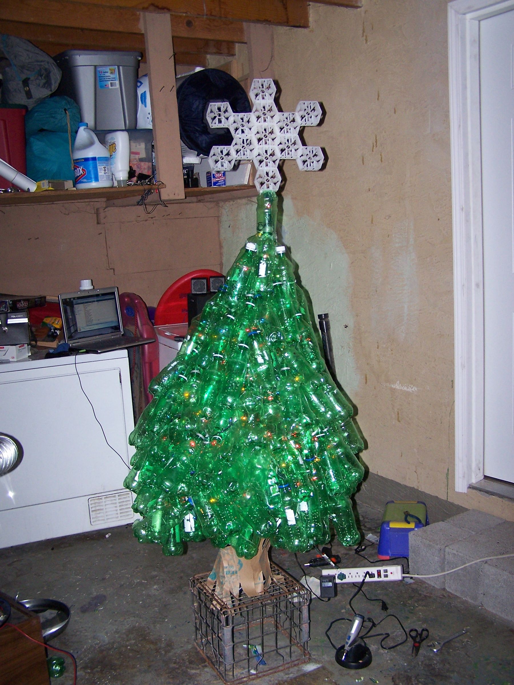 Recycled Christmas Tree : 6 Steps (with Pictures) - Instructables