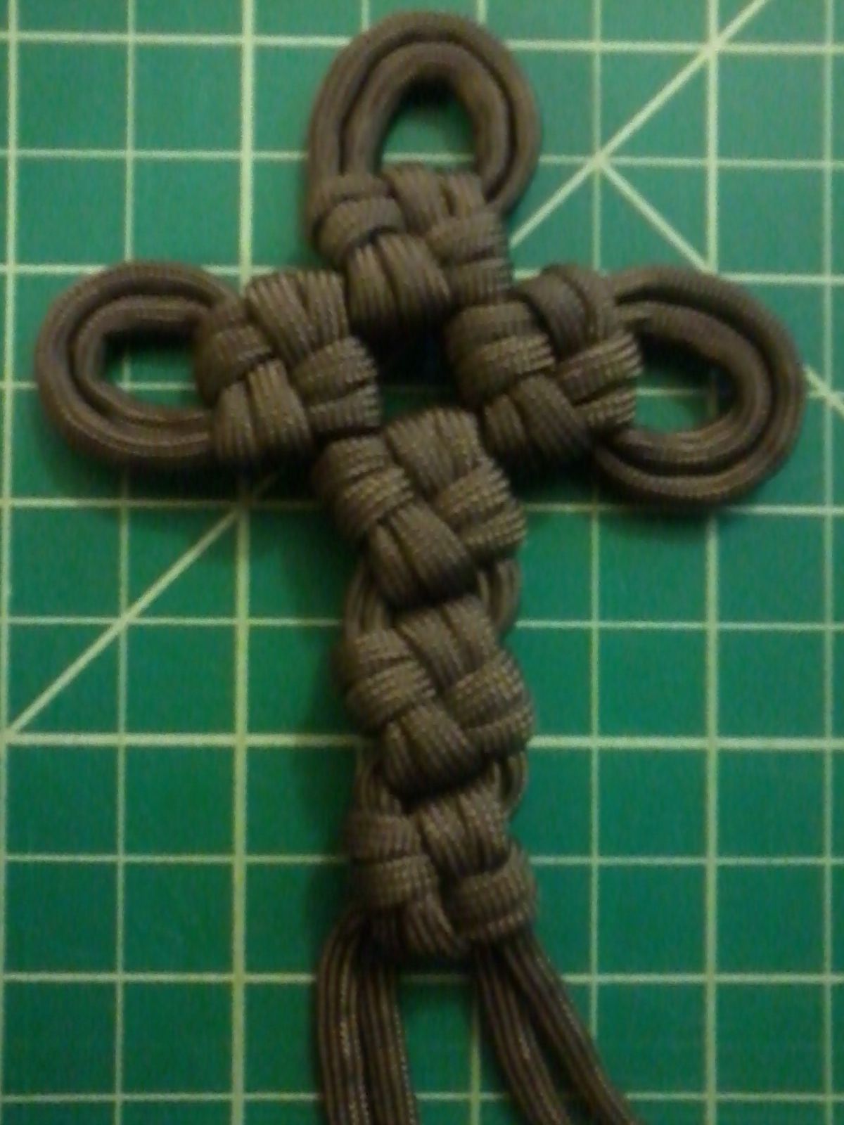Paracord Cross-Knot Cross : 12 Steps - Instructables