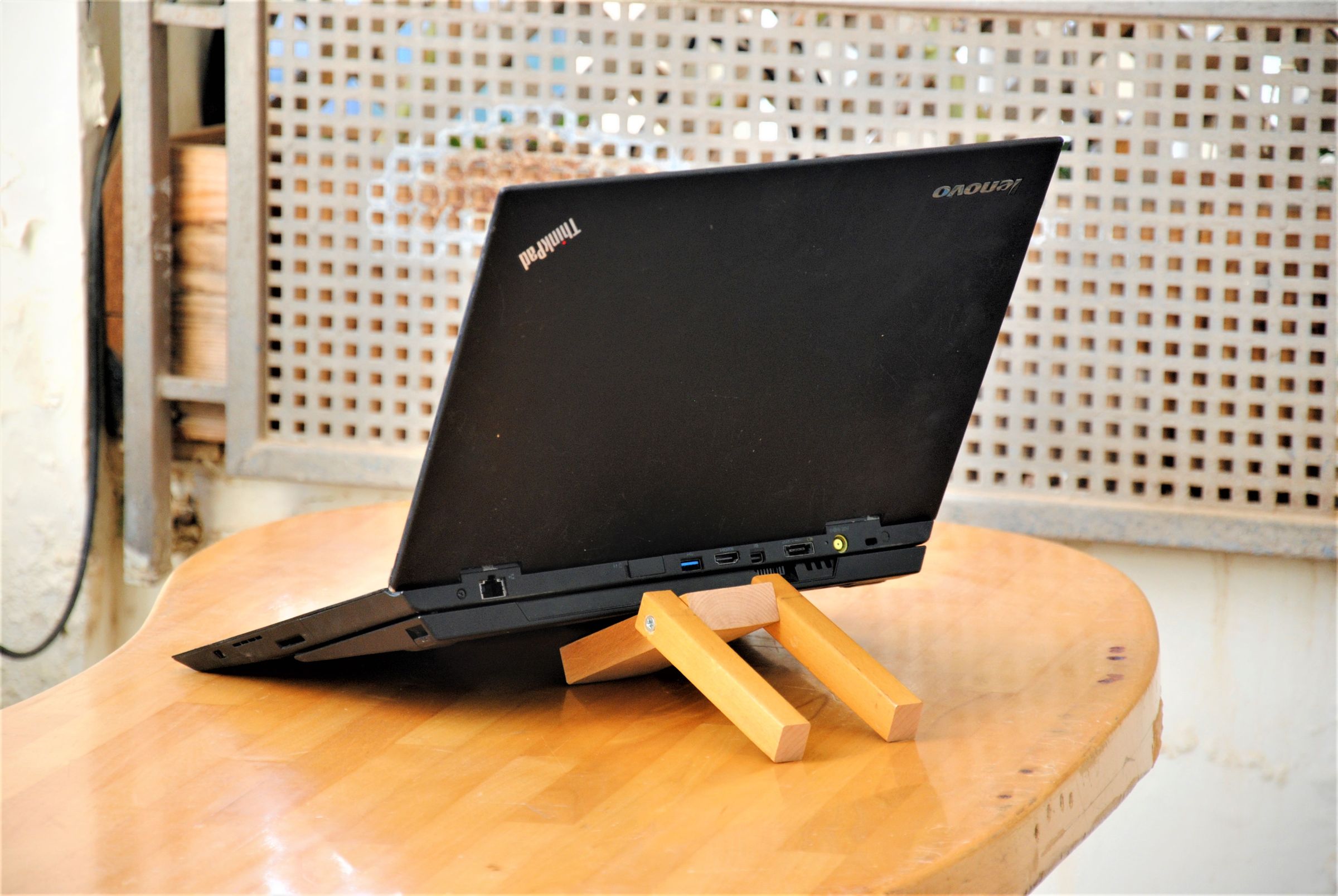 How to Make a Wooden Laptop Stand (Adjustable Angle) : 5 Steps (with ...