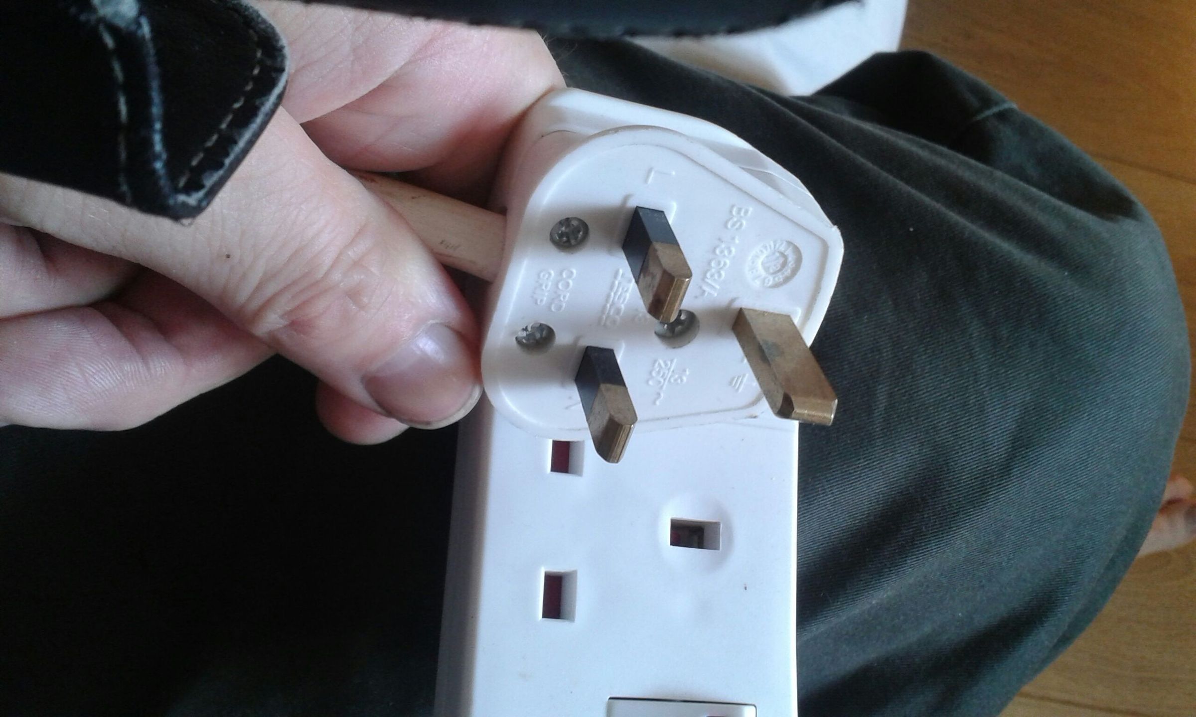 UK/European Extension Cable : 3 Steps - Instructables