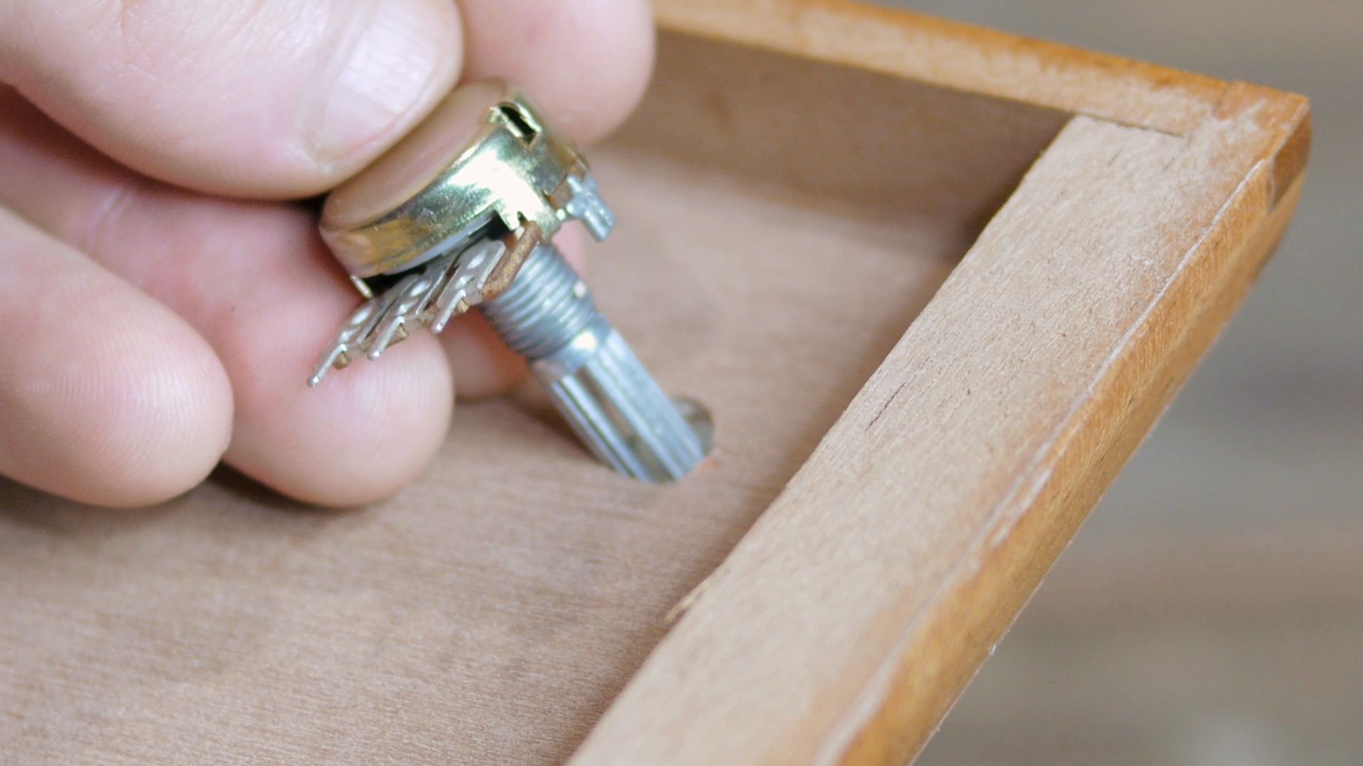 Cigar Box Stomp Box : 7 Steps (with Pictures) - Instructables