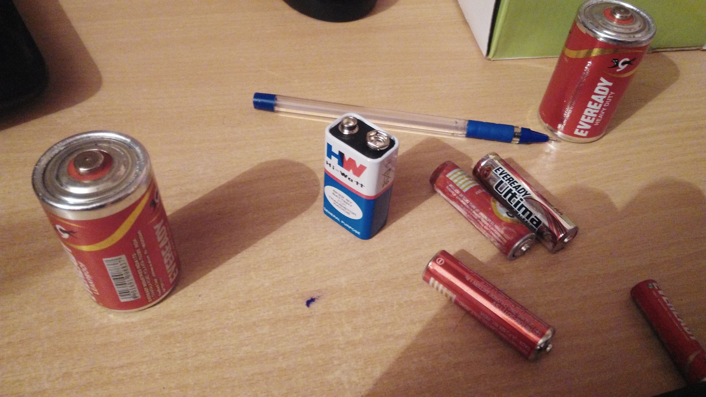 How to Check AA/AAA Alkaline Battery Using a Voltmeter - Instructables
