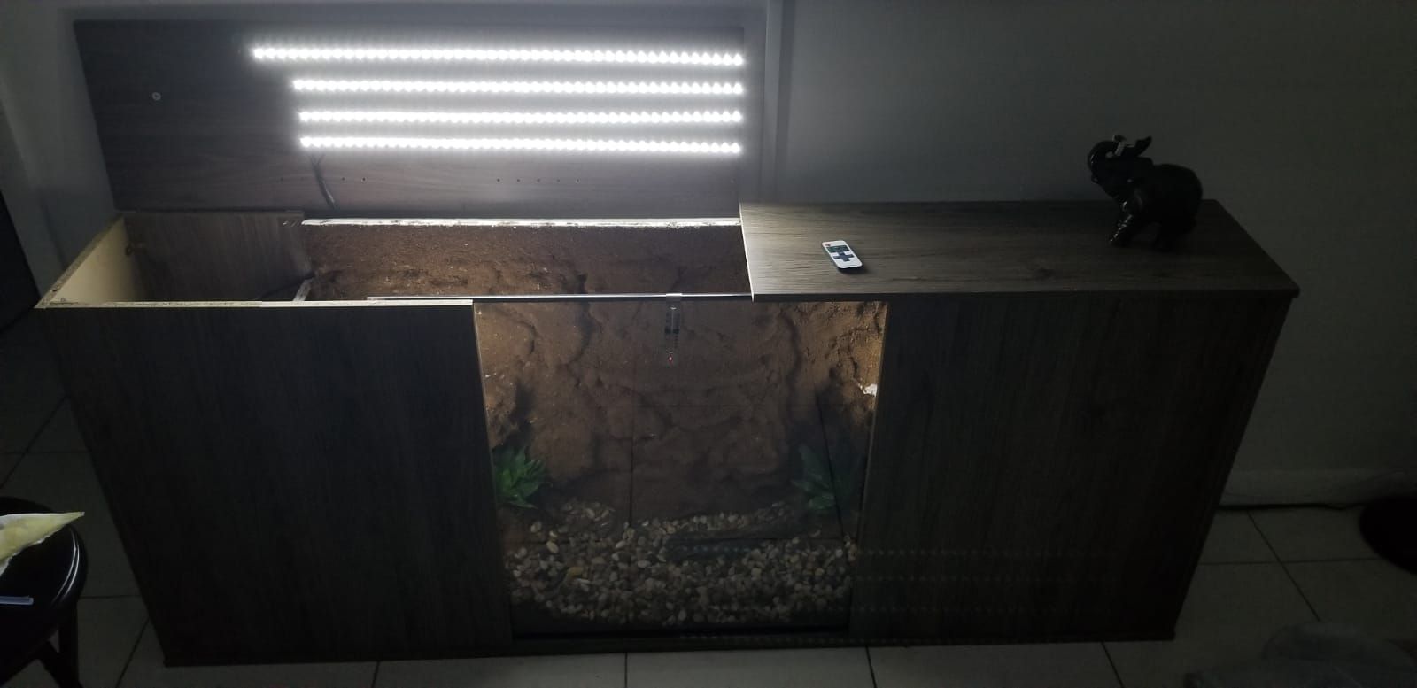 Reptile Enclosure Entertaiment Center! : 10 Steps (with Pictures ...
